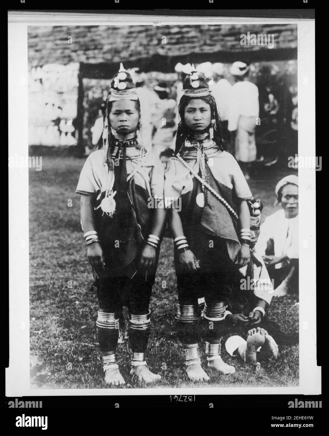 Padaung girls from the South Shan States Stock Photo - Alamy