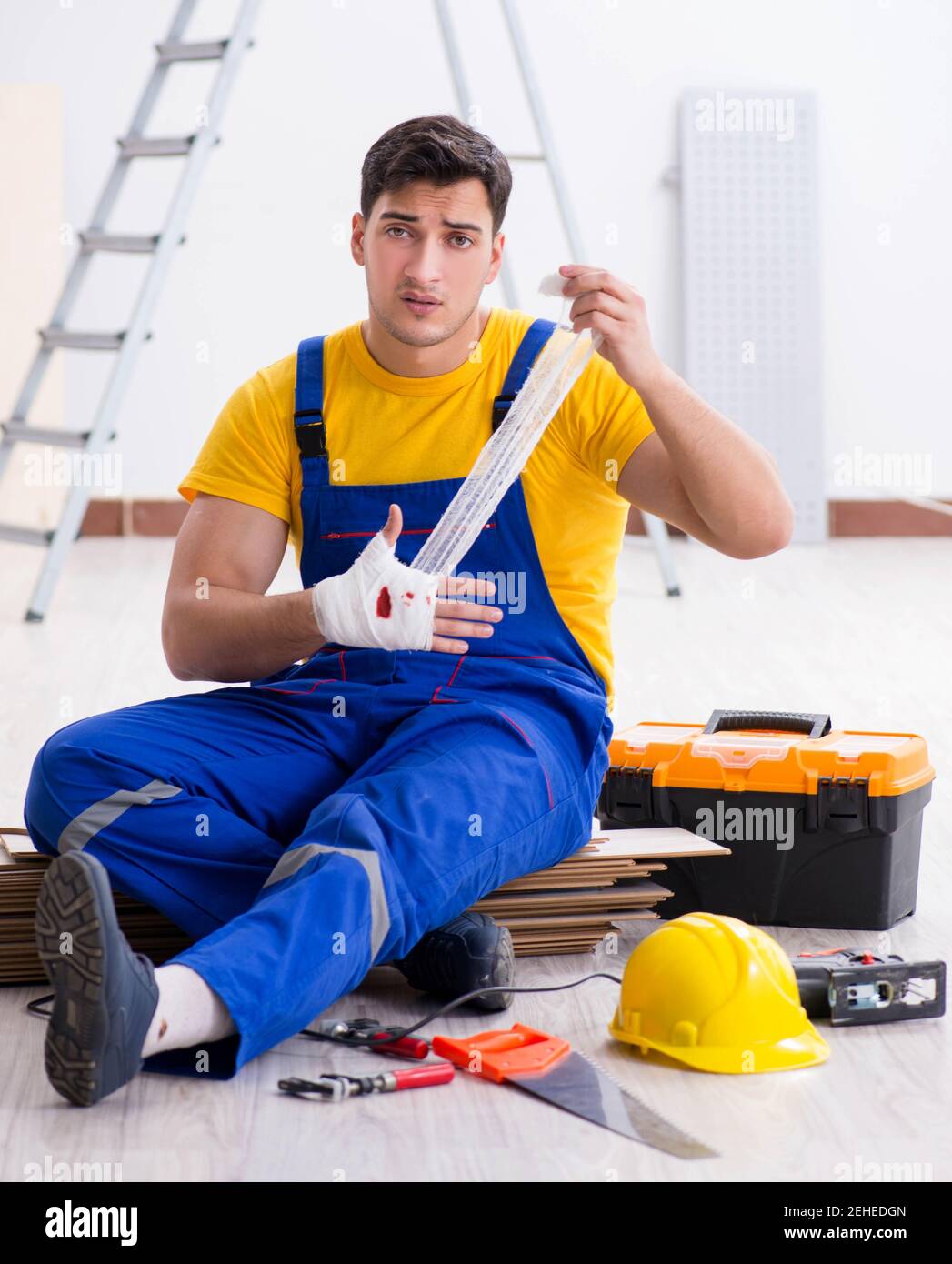 The worker with injured hand at construction site Stock Photo - Alamy