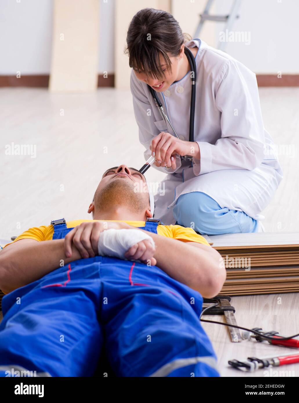The doctor helping injured worker at construction site Stock Photo - Alamy