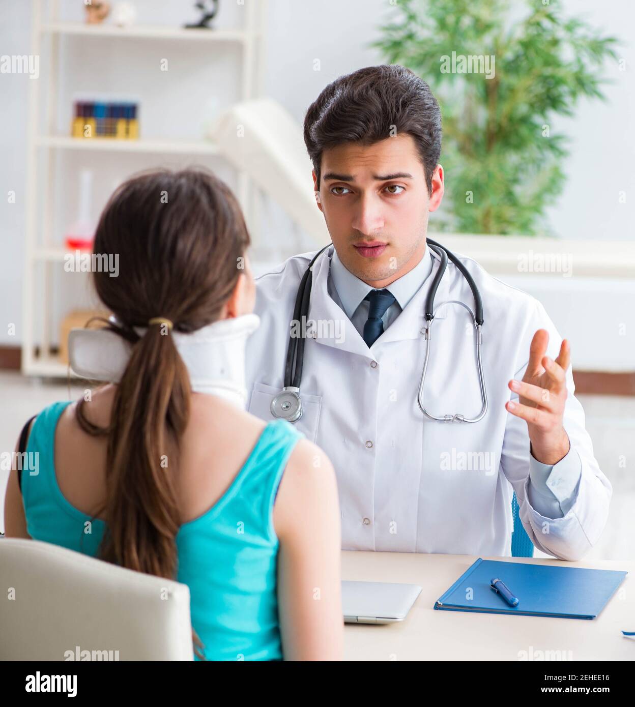 The doctor is explaining to patient with neck injury Stock Photo - Alamy