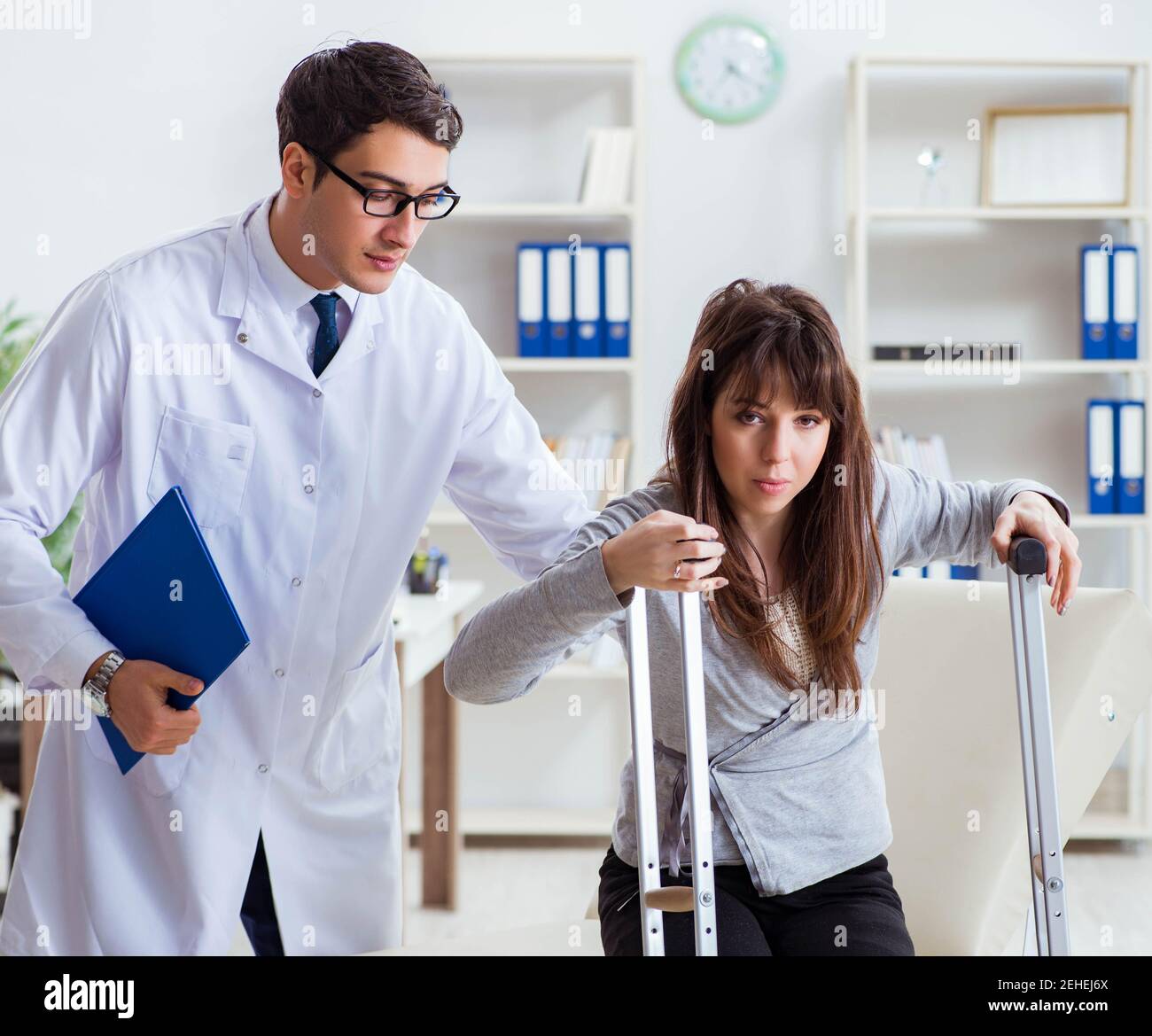 The doctor examining patient with broken leg Stock Photo - Alamy