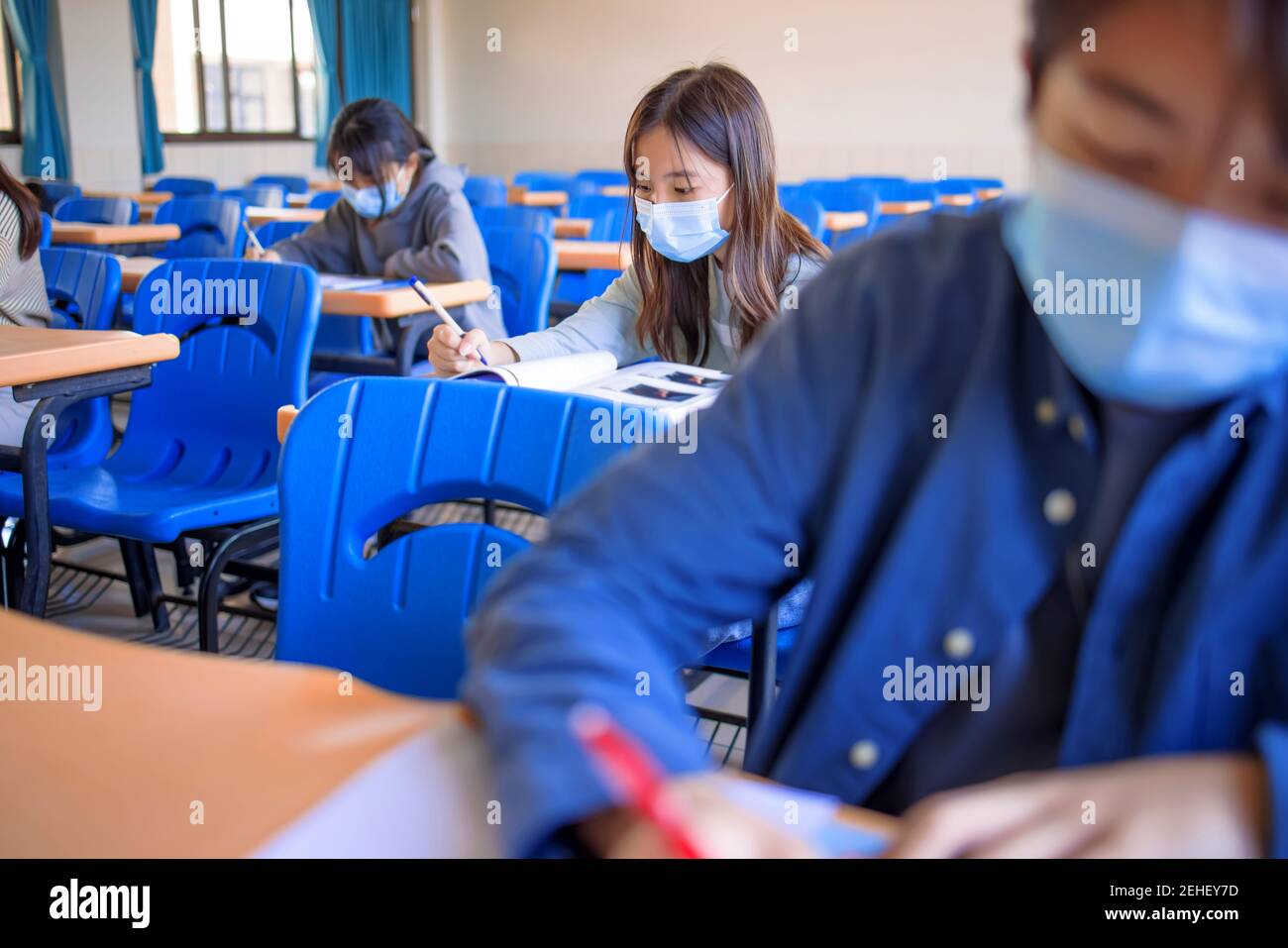 High school students wearing masks hi-res stock photography and images ...