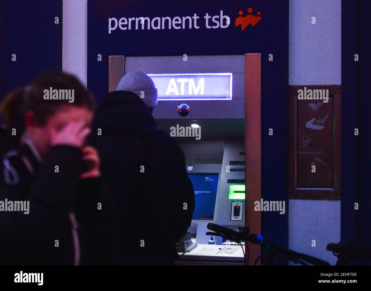 Atm outside a tsb bank hi-res stock photography and images - Alamy