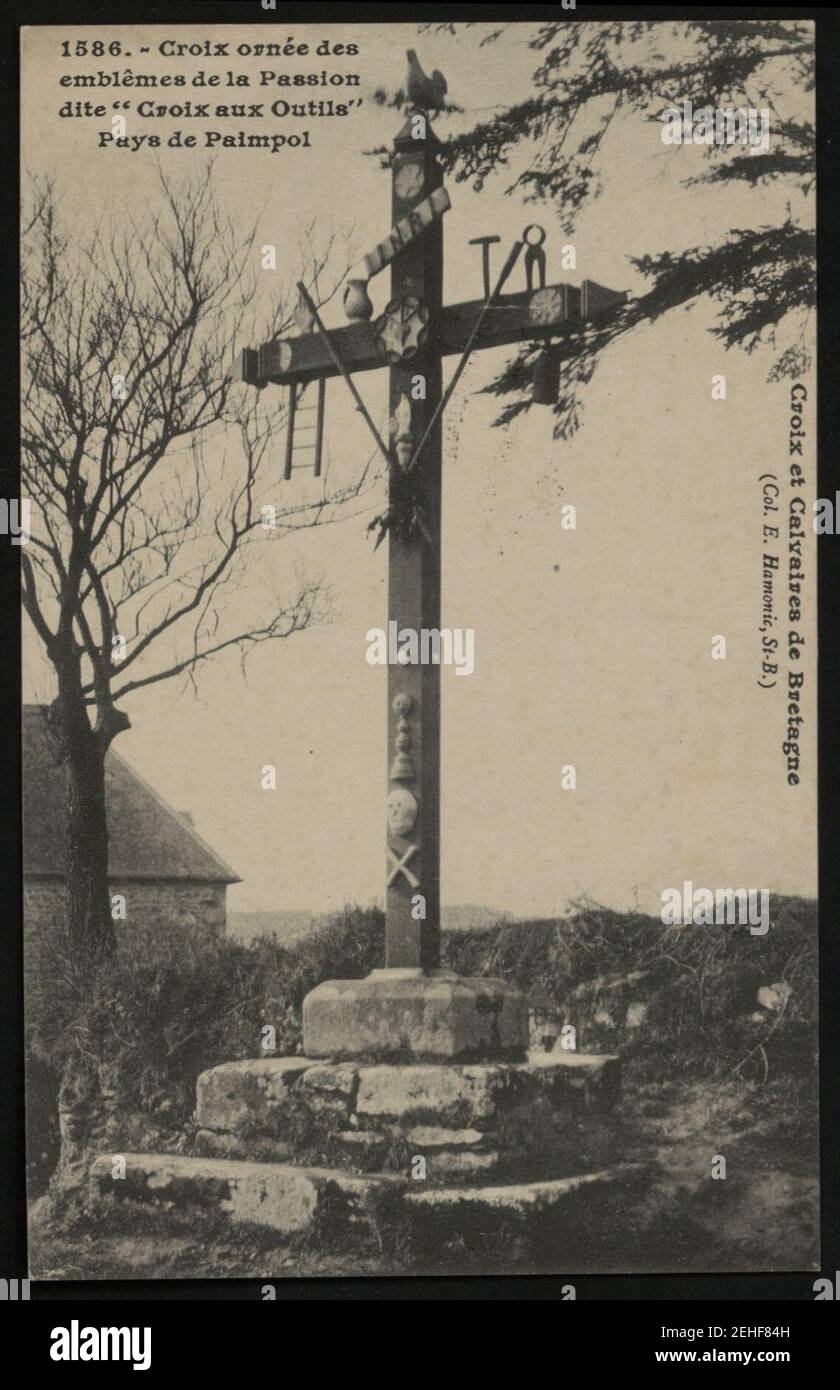 Paimpol - Croix ornée des emblêmes de la Passion dite ''Croix aux ...
