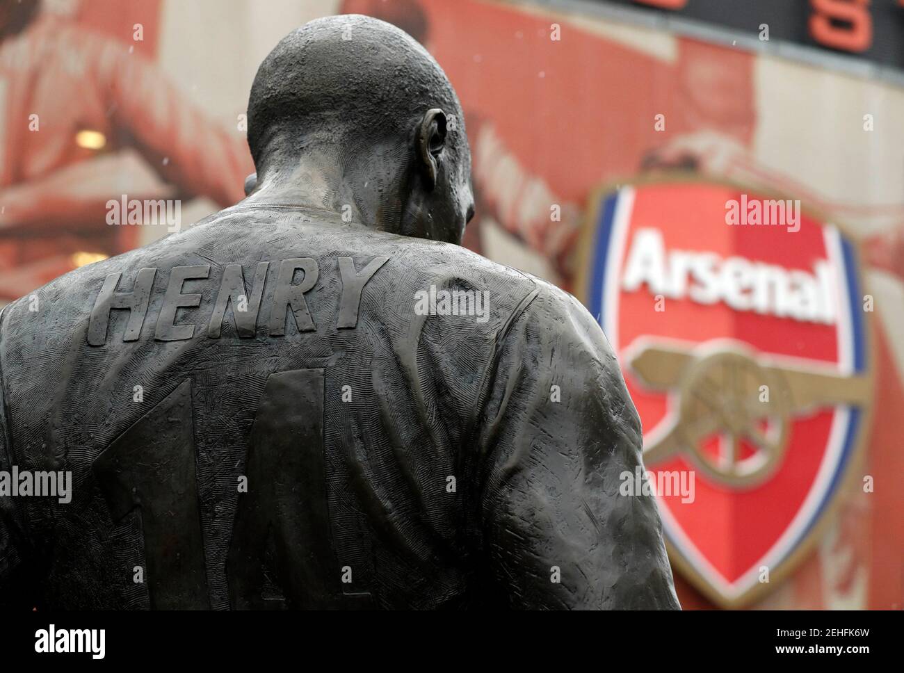 Thierry henry statue hi-res stock photography and images - Alamy