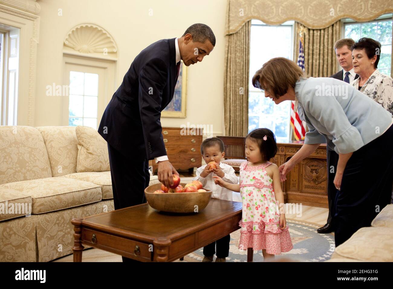President Barack Obama in the Oval Office with former White House ...