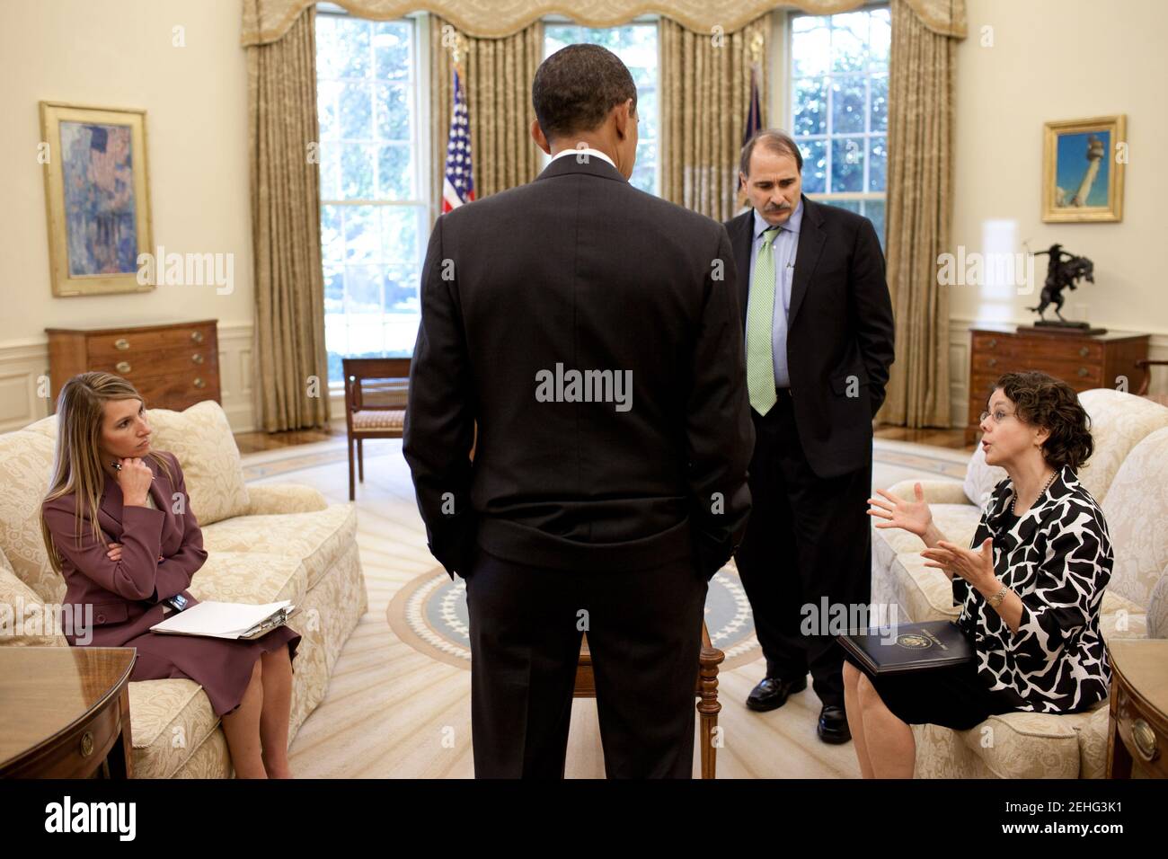 President Barack Obama meets with advisors in the Oval Office, June 25 ...