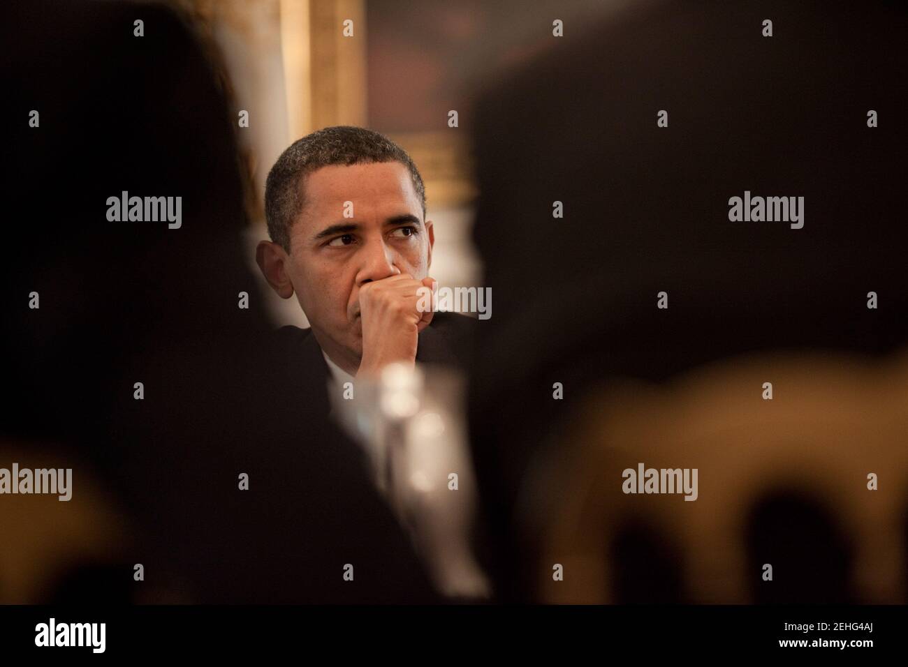 President Barack Obama meets with members of Congress for a roundtable ...