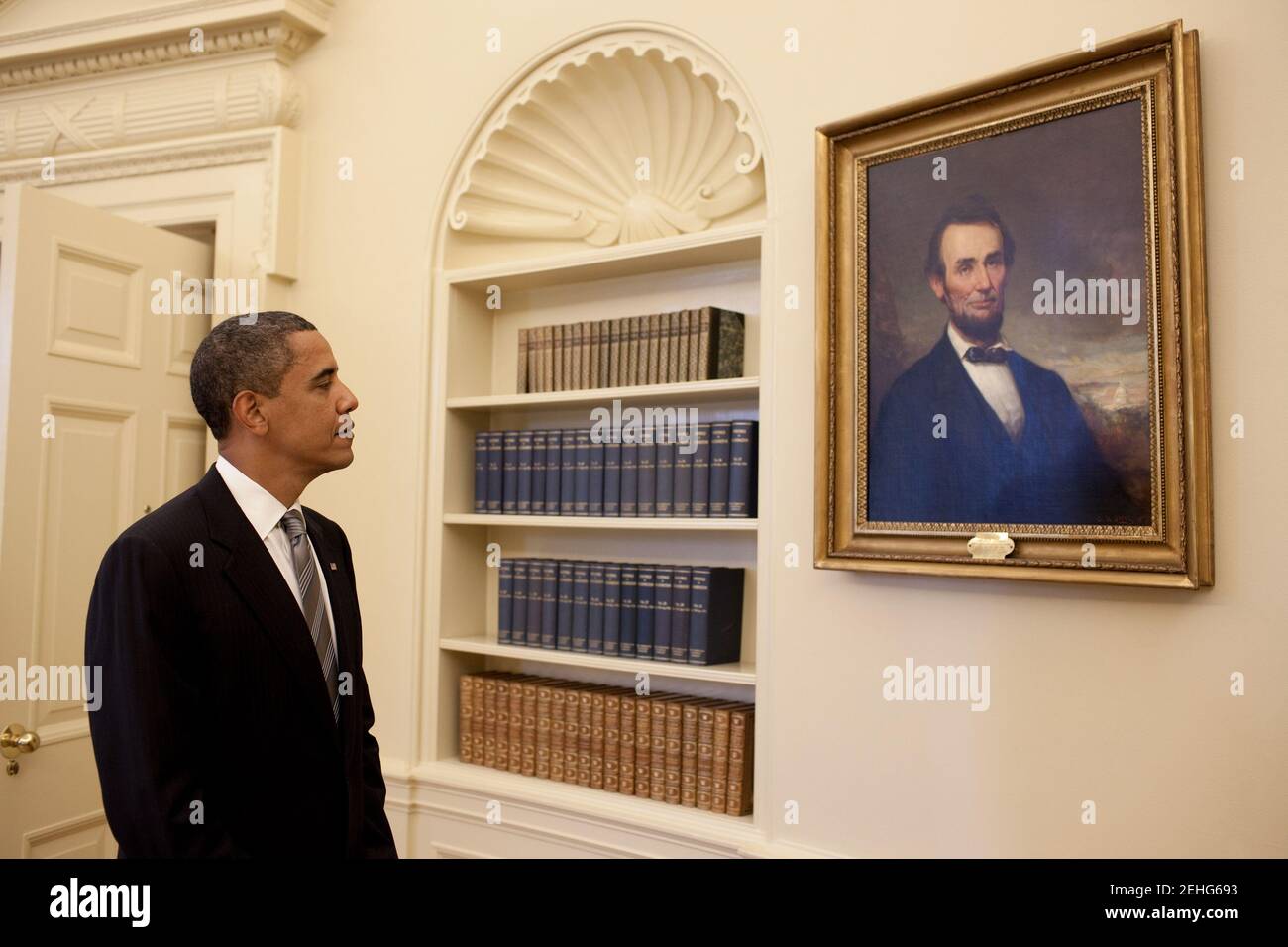 President Barack Obama looks at the portrait of Abraham Lincoln that ...