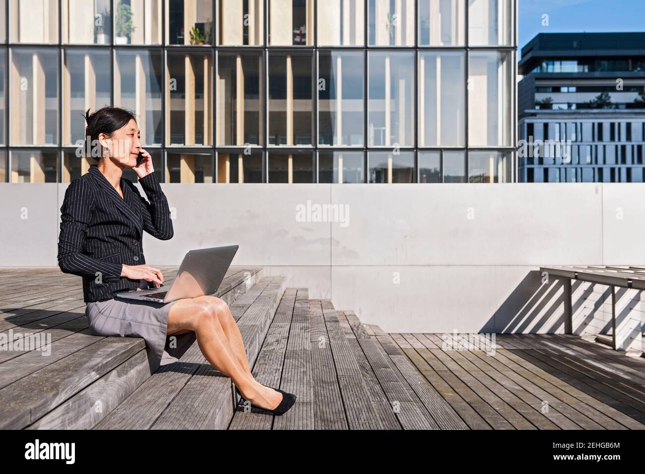 Laptop paris hi-res stock photography and images - Alamy