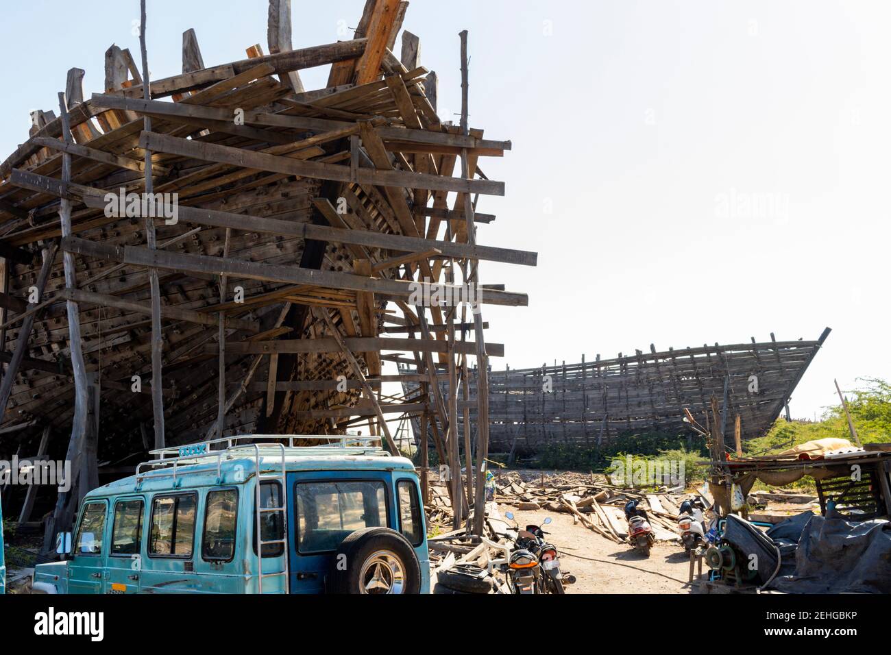 Ship building yard at Mandvi Stock Photo - Alamy