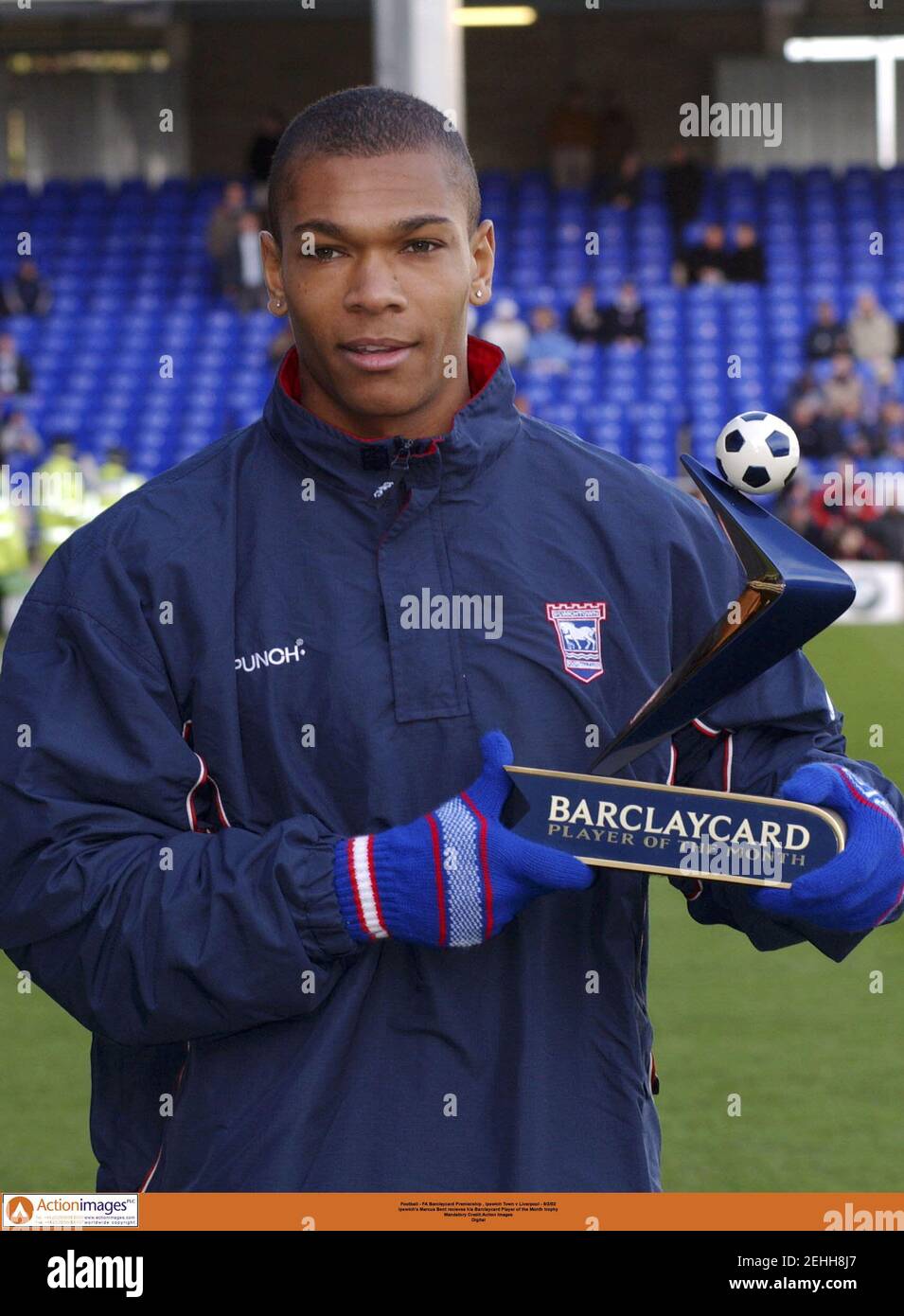 Premiership trophy liverpool hi-res stock photography and images - Alamy