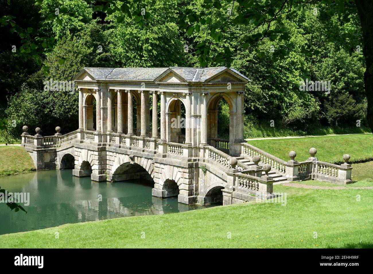 Prior park and the palladian bridge hi-res stock photography and images ...