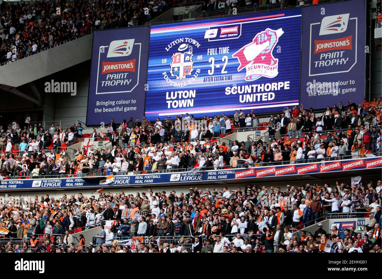 The giant screen at wembley stadium hi-res stock photography and images ...