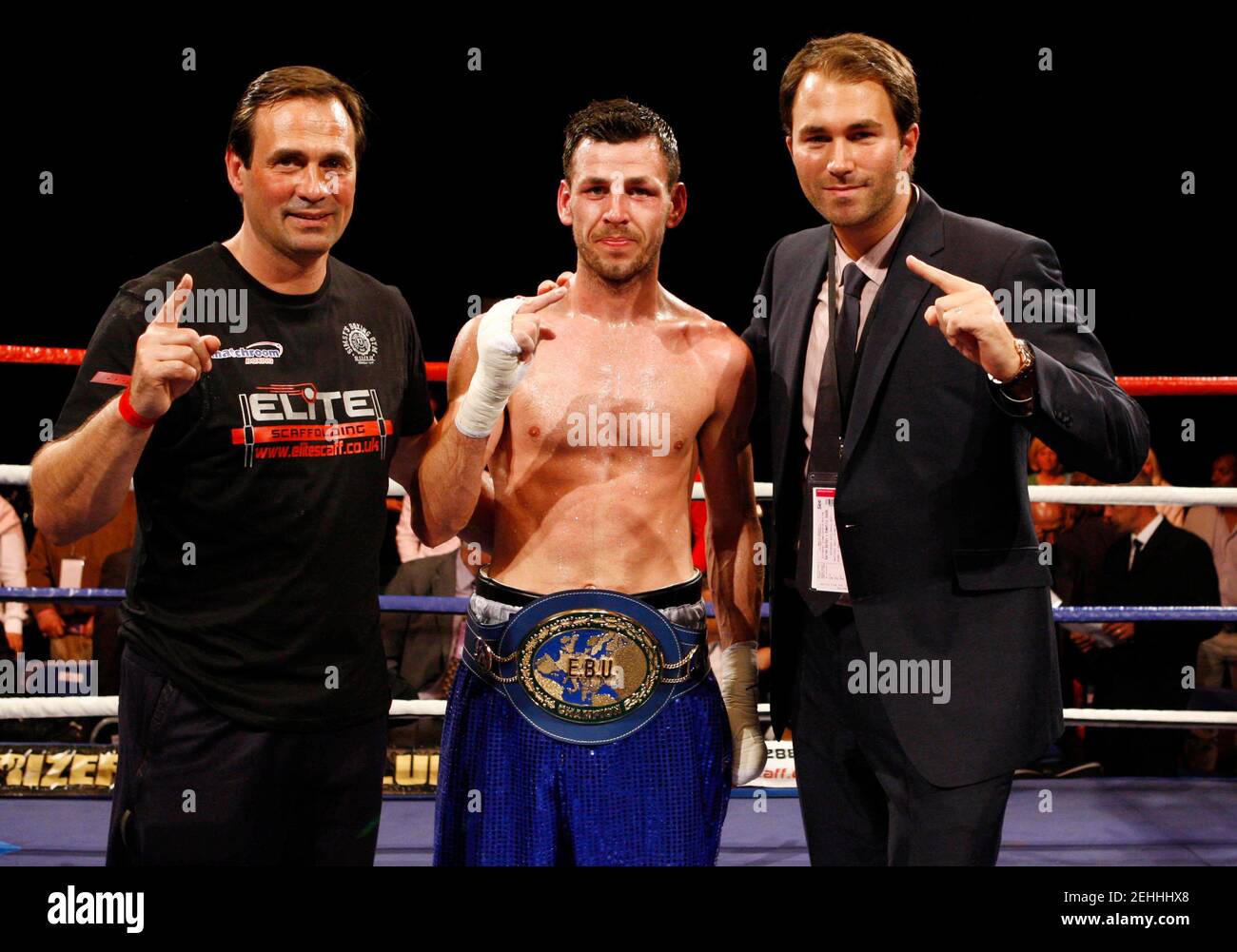 European middleweight title fight hi-res stock photography and images ...