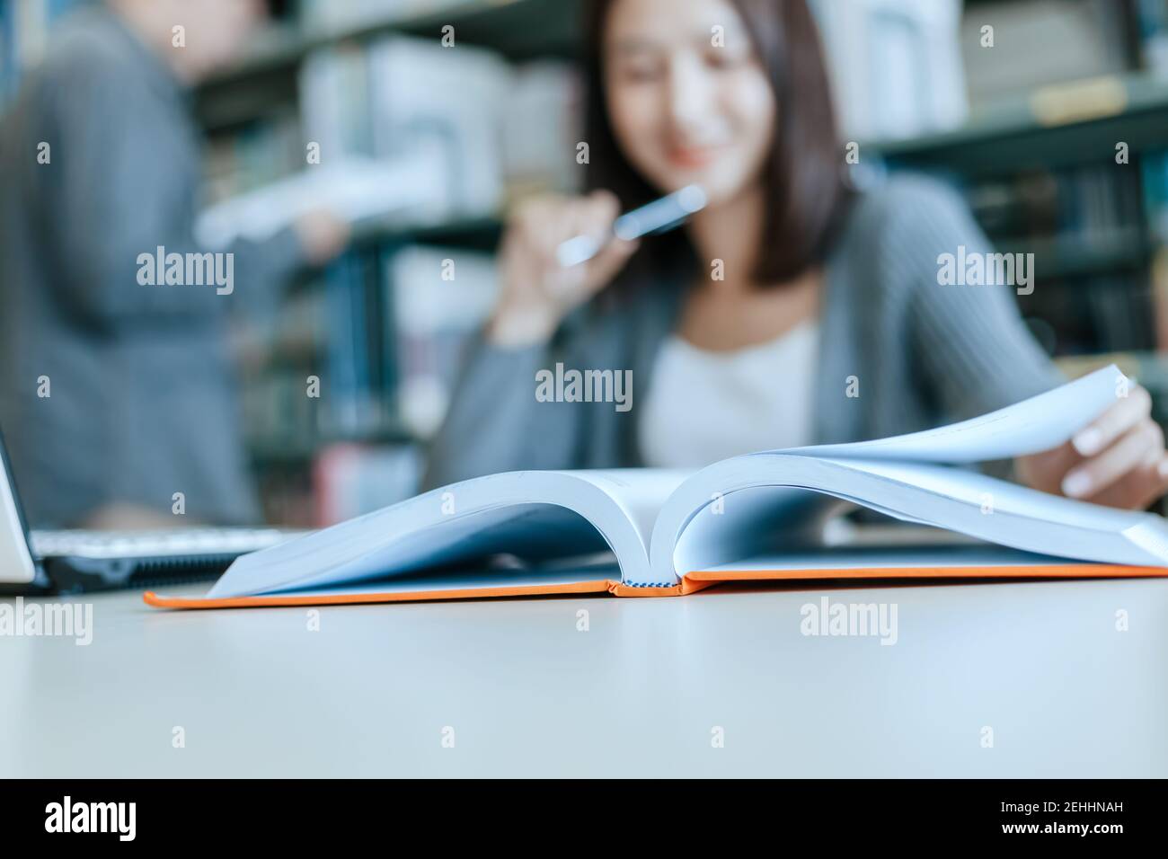 Student revising library hi-res stock photography and images - Alamy