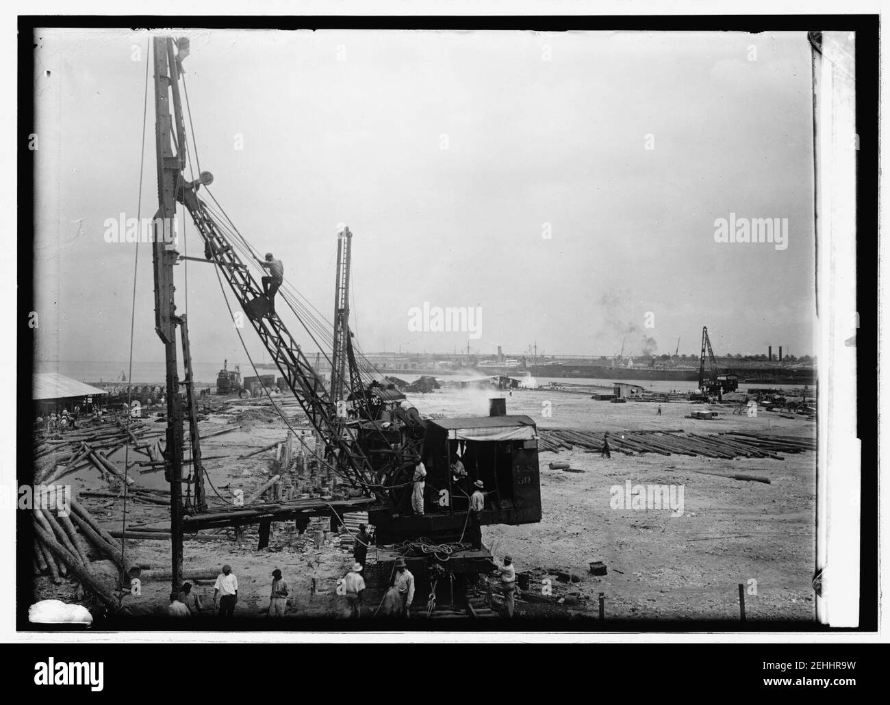 Panama Canal. Cristobal leveling station Stock Photo - Alamy