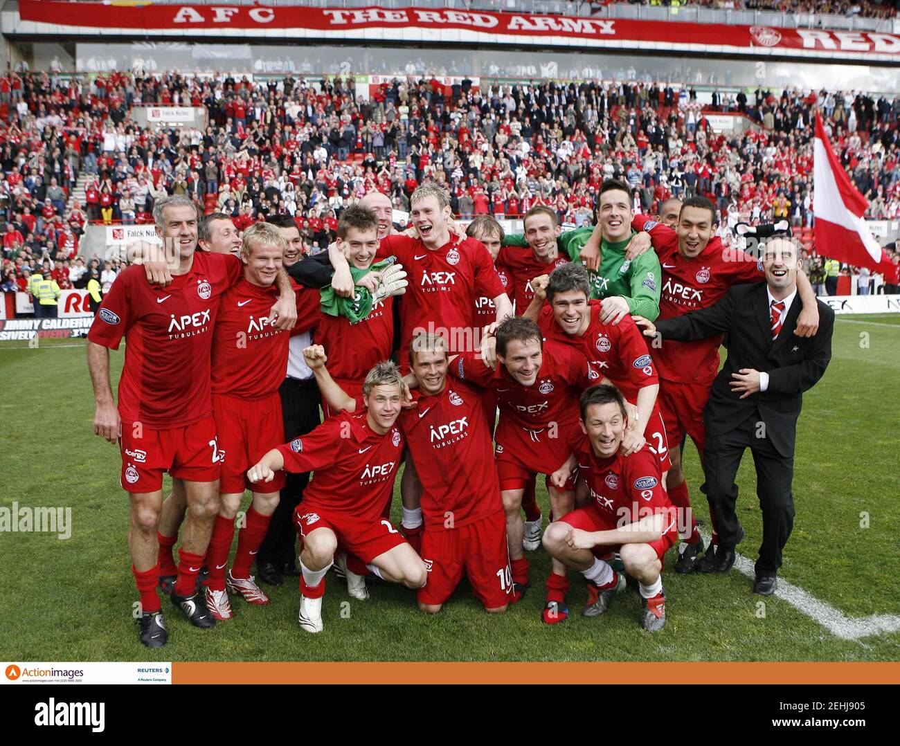 Aberdeen celebrate their victory hi-res stock photography and images ...