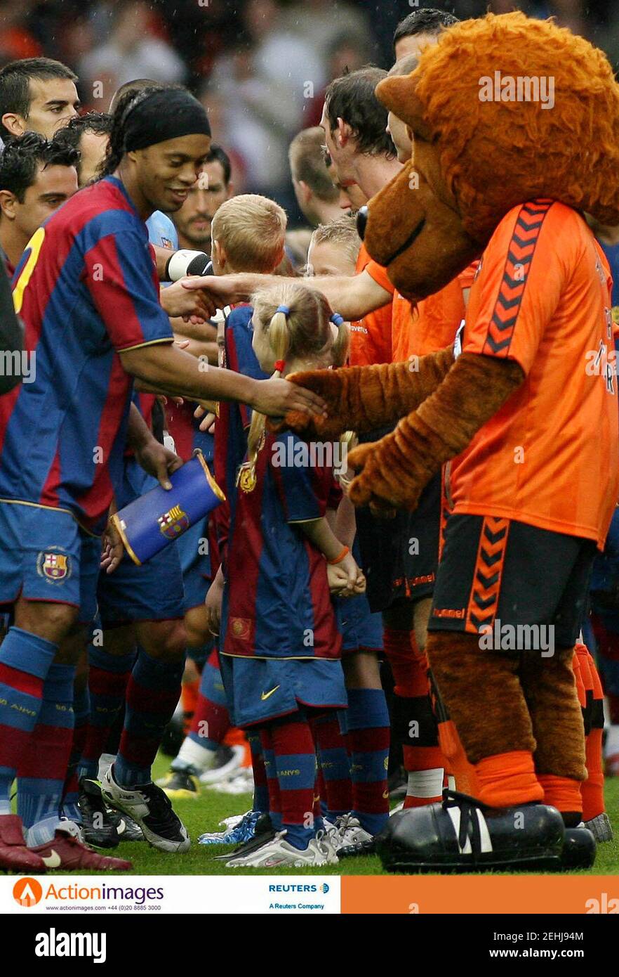 Dundee united mascot hi-res stock photography and images - Alamy