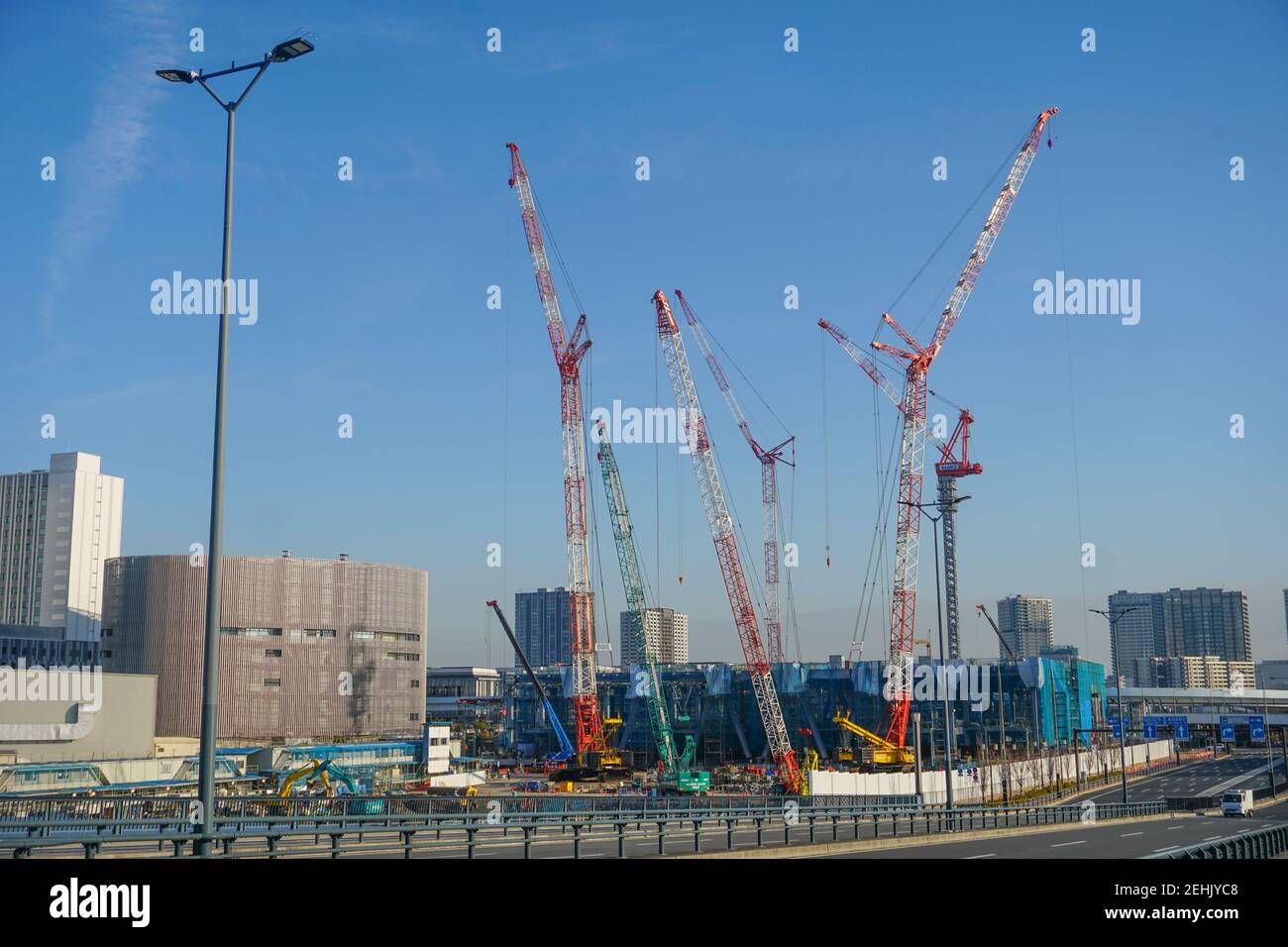 Crane japan construction hi-res stock photography and images - Alamy