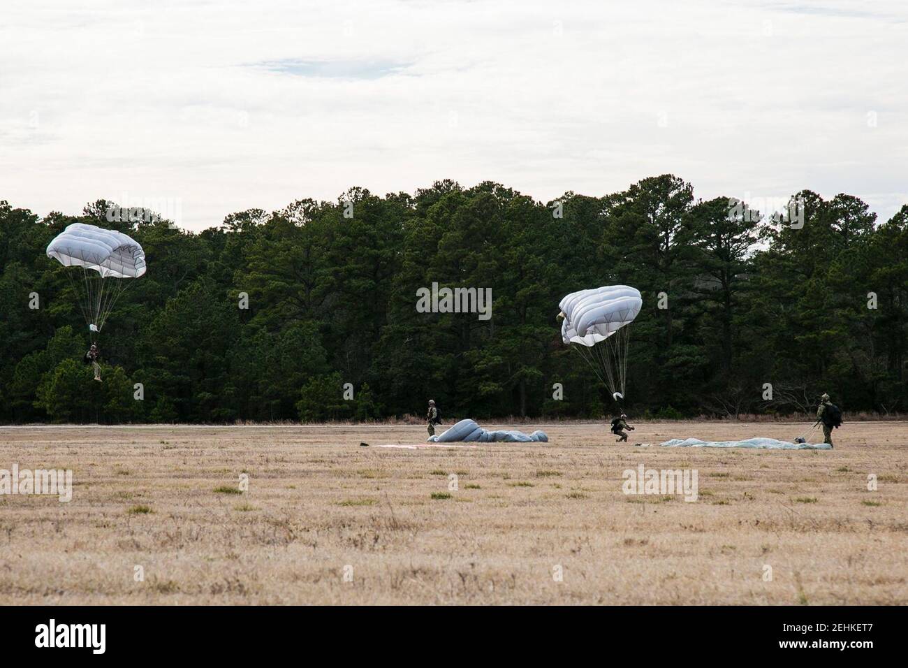 Parachute training 150129 Stock Photo - Alamy