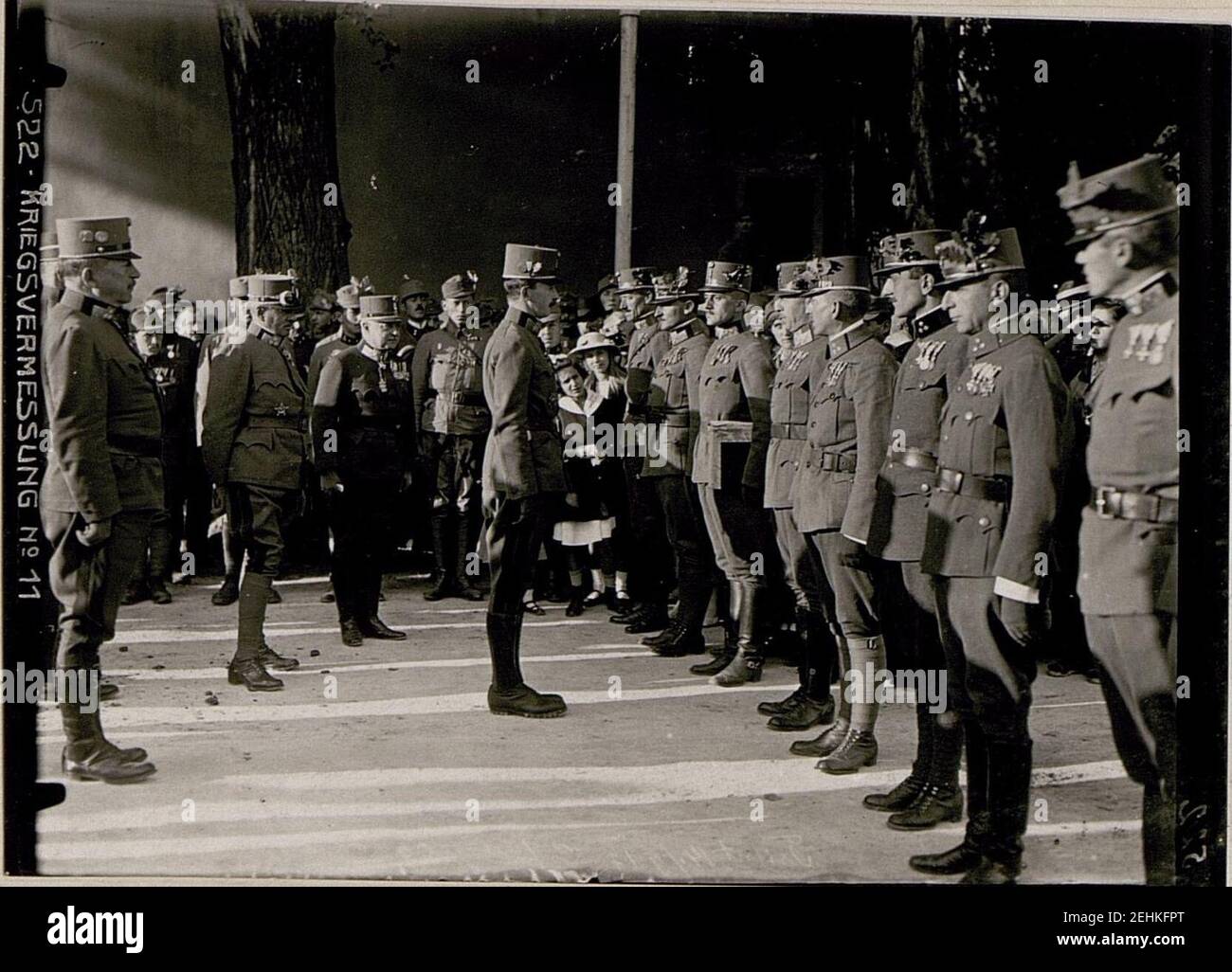 Parade des Infanterieregiments Nr. 59 vor Kaiser Karl in Trient Stock ...