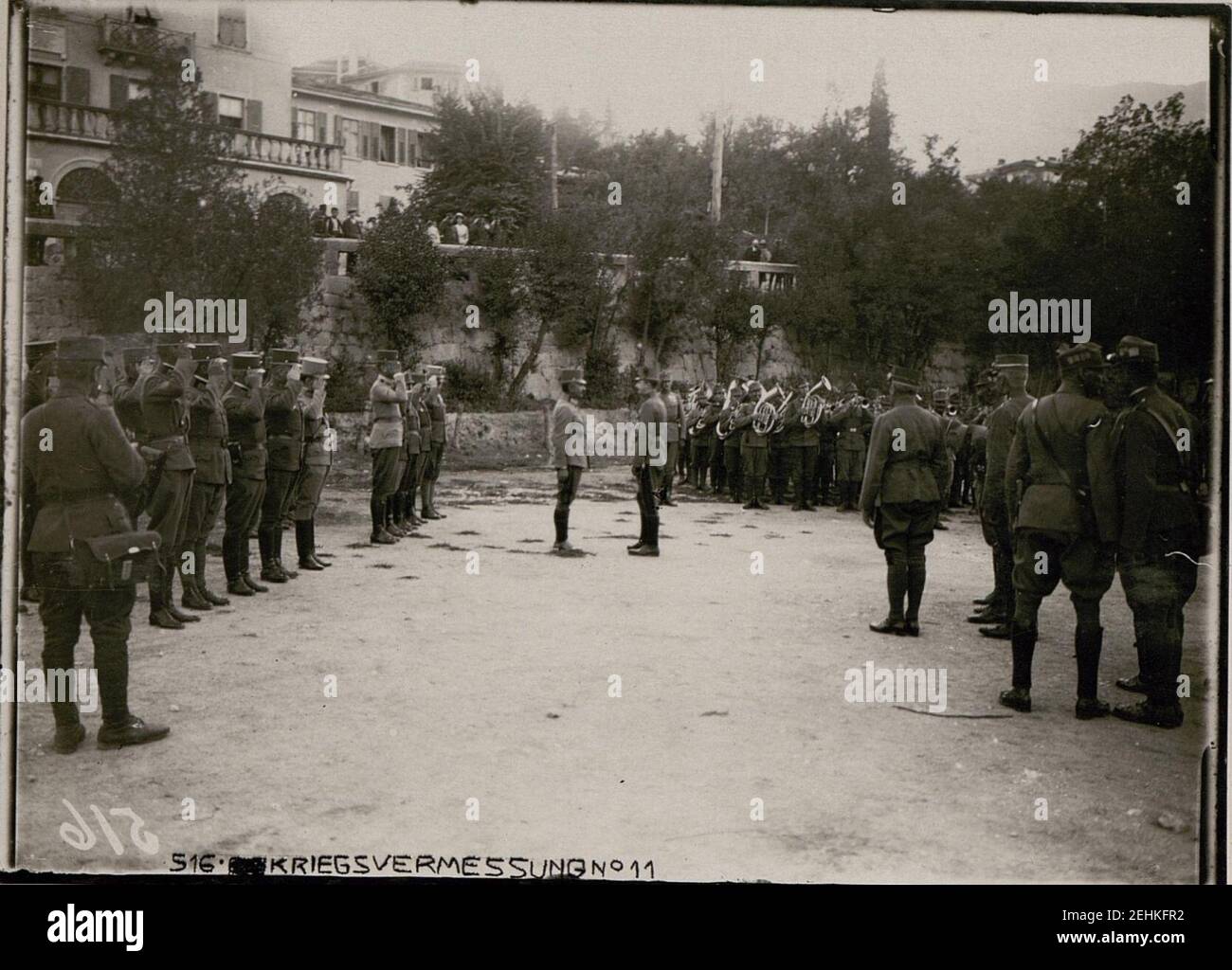 Parade des Infanterieregiments Nr. 59 vor Kaiser Karl in Trient Stock ...
