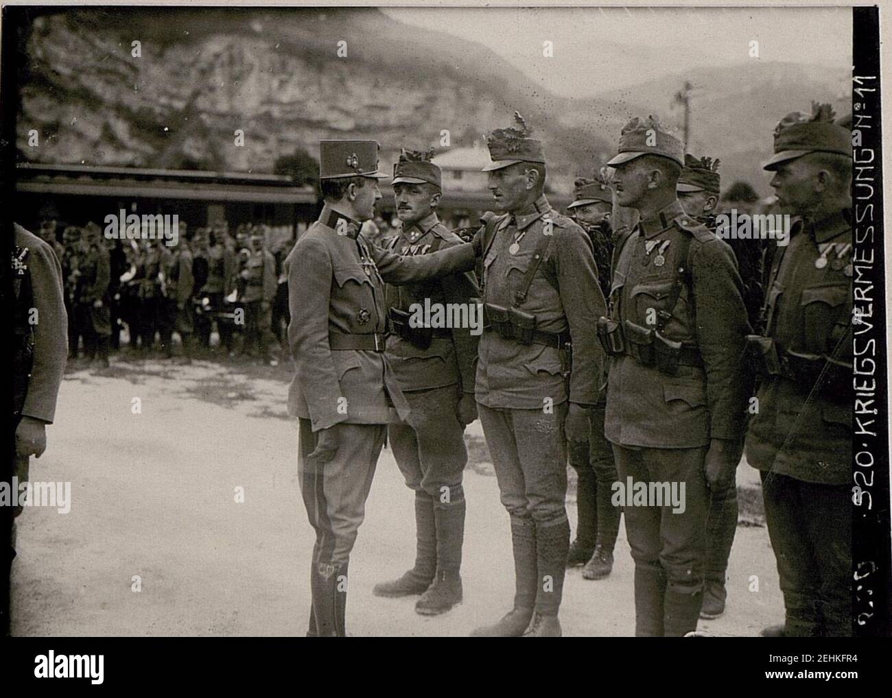 Parade des Infanterieregiments Nr. 59 vor Kaiser Karl in Trient Stock ...
