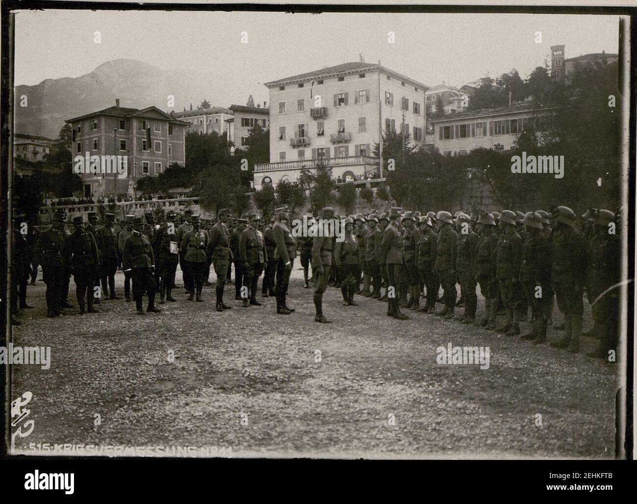Parade des Infanterieregiments Nr. 59 vor Kaiser Karl in Trient Stock ...