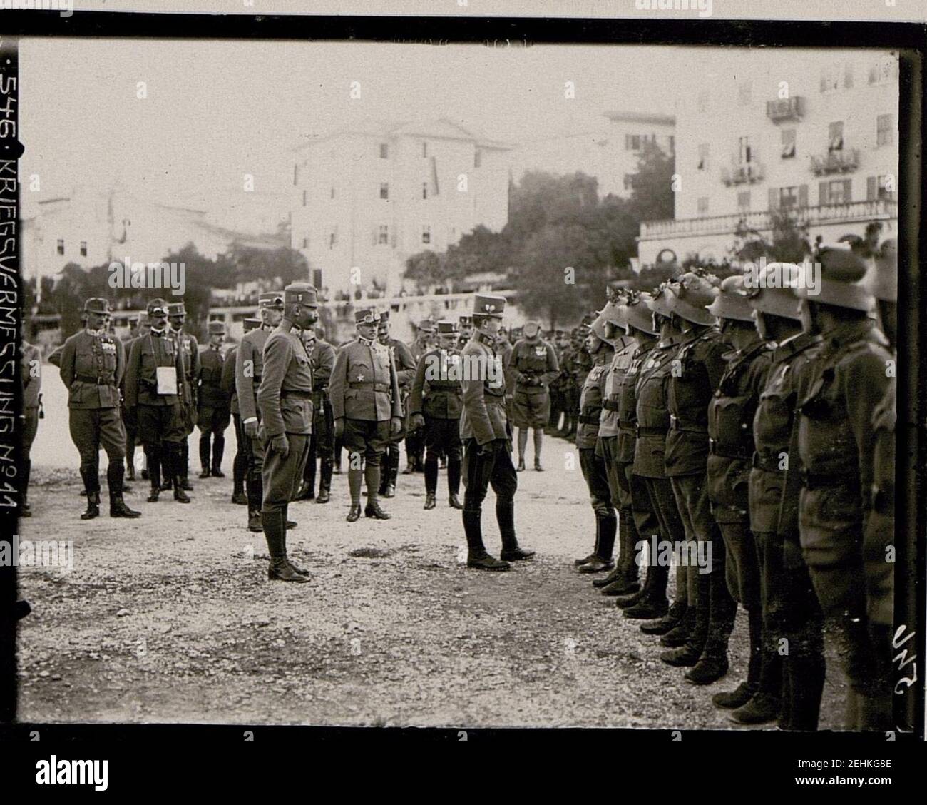 Parade des Infanterieregiments Nr. 59 vor Kaiser Karl in Trient Stock ...