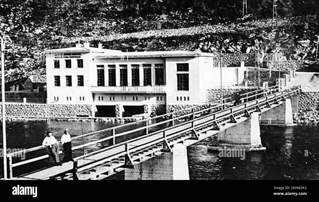 Parez hi-res stock photography and images - Alamy