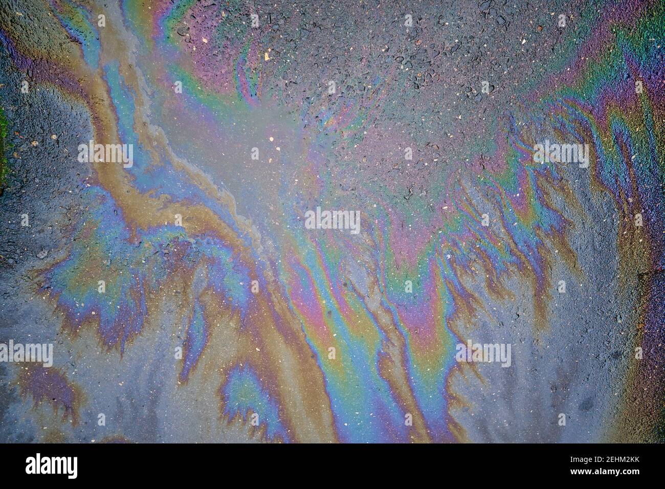 Oil slick rainbow colors hi-res stock photography and images - Alamy