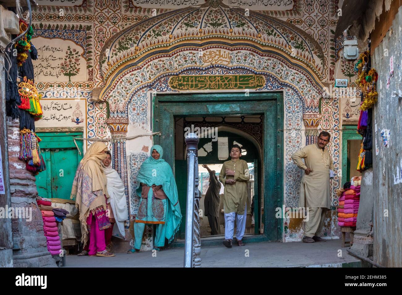 Busy Alleys, Hussain Aghai Bazar, Multan, Punjab, Pakistan Stock Photo - Alamy
