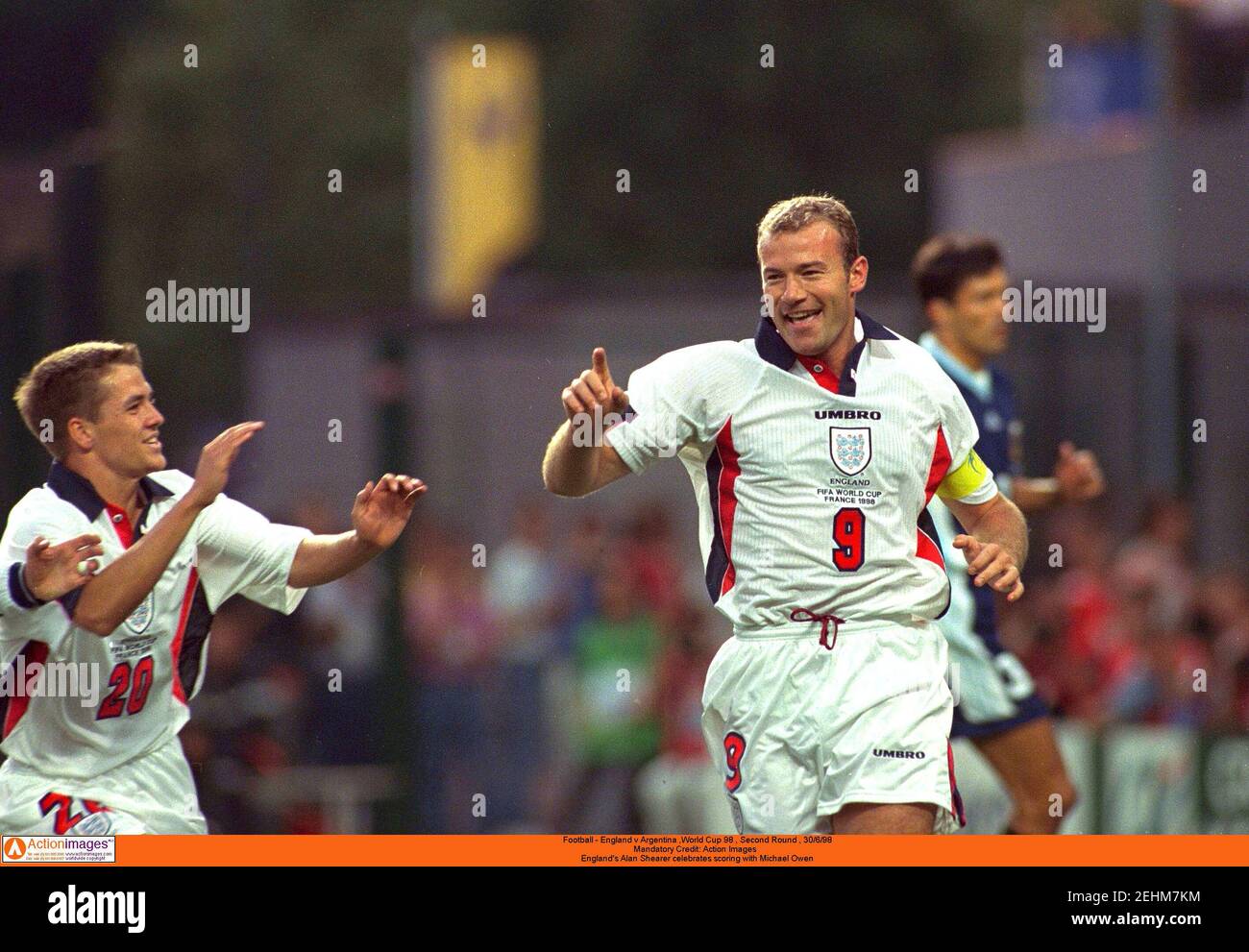Michael owen argentina 1998 hi-res stock photography and images - Alamy