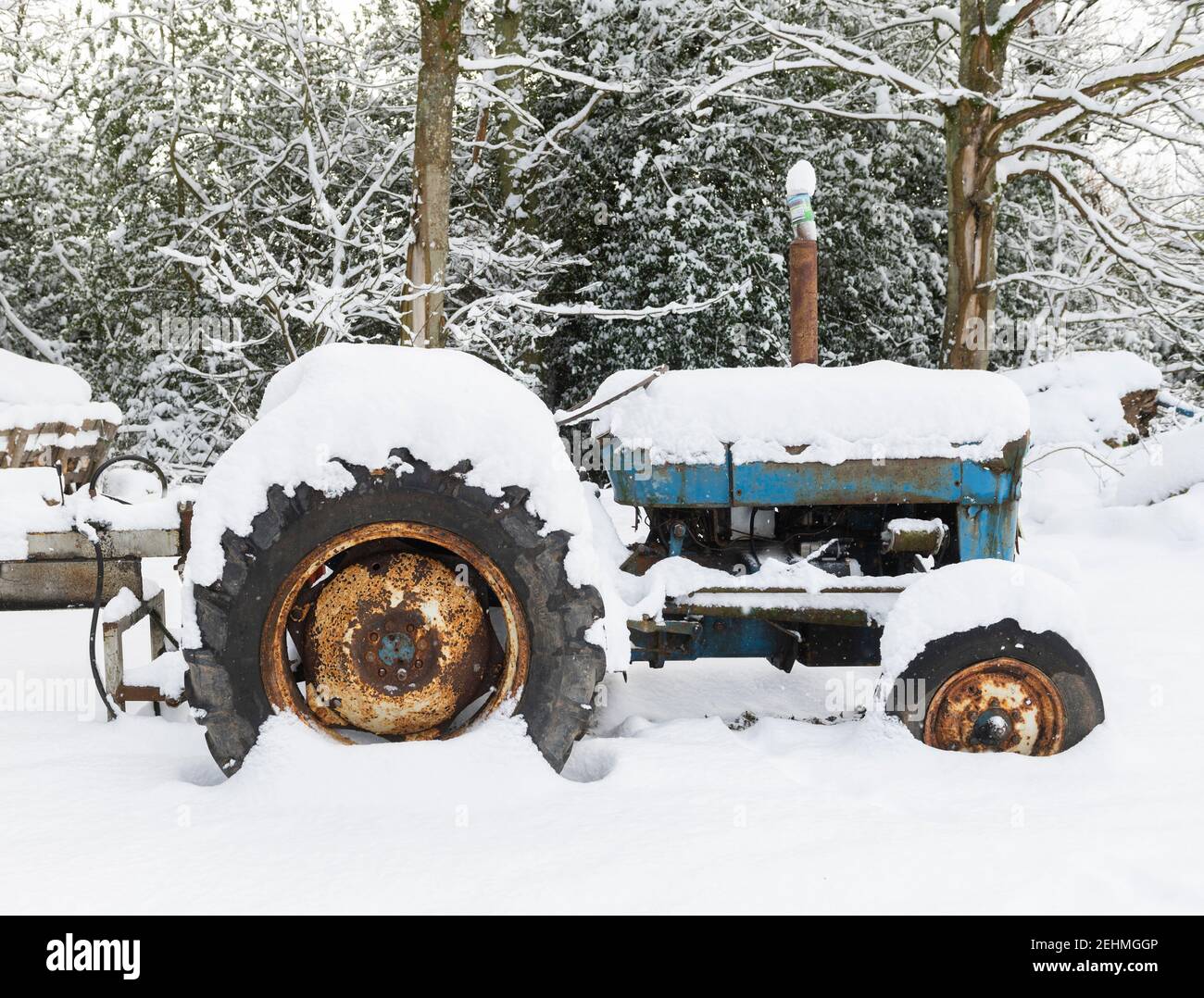 Fordson Super Dexta Tractor in the snow Photo Phil Wilkinson / Alamy ...