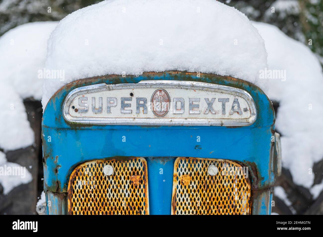 Fordson Super Dexta Tractor in the snow Photo Phil Wilkinson / Alamy ...