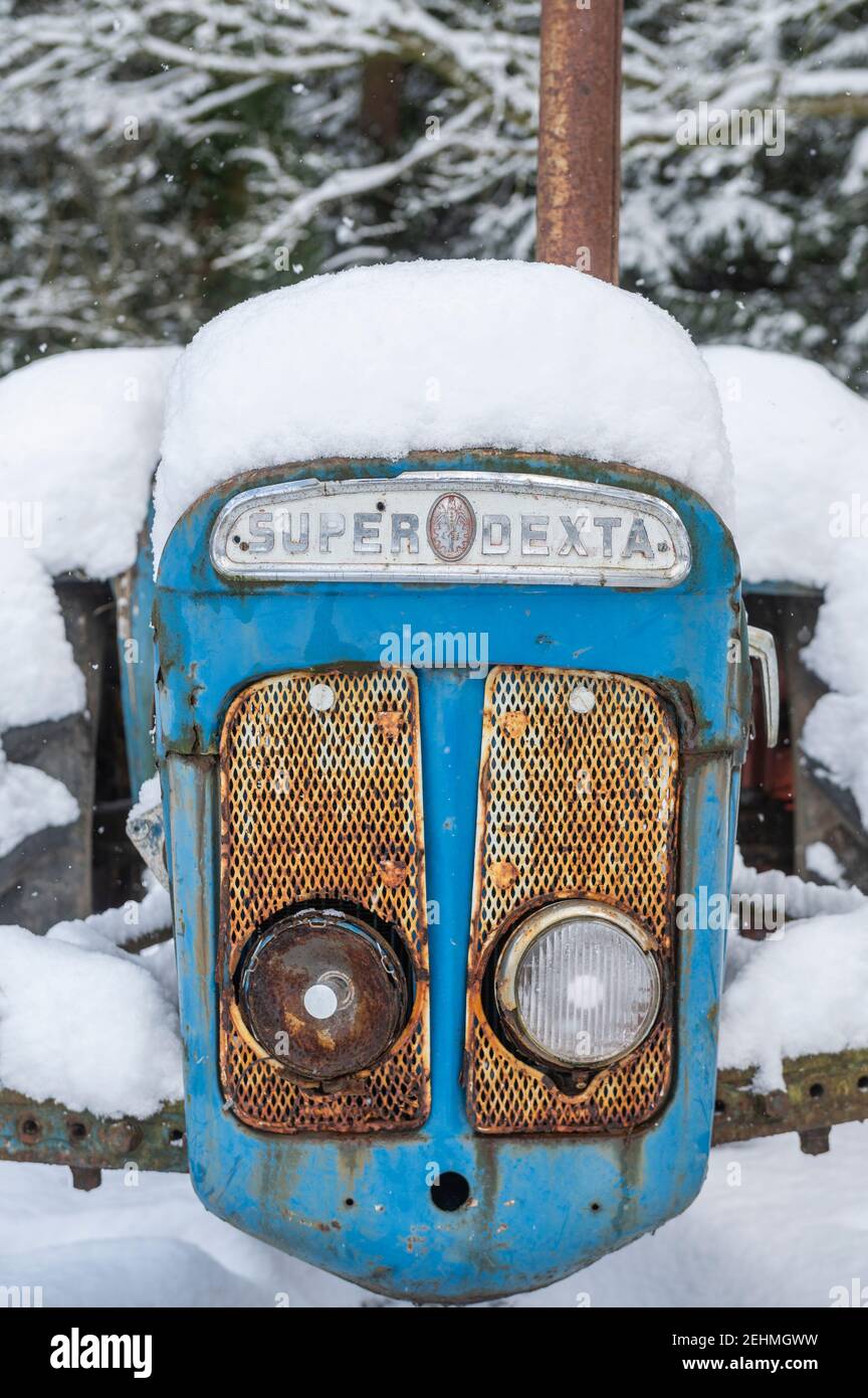 Fordson Super Dexta Tractor in the snow Photo Phil Wilkinson / Alamy ...