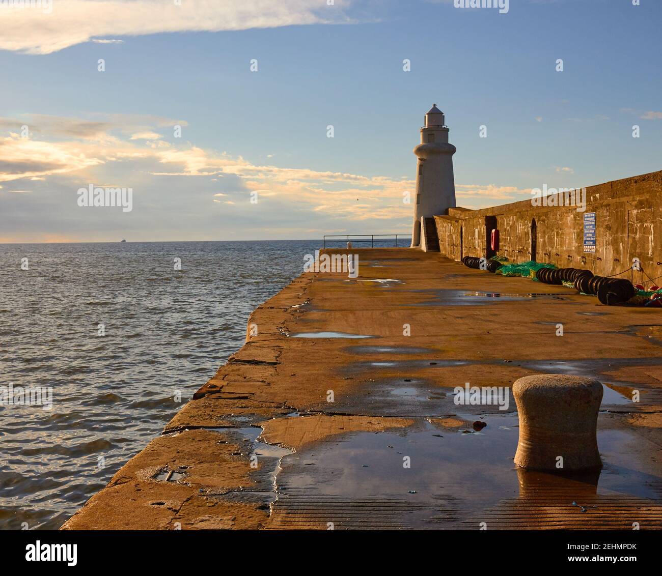 Macduff lighthouse hi-res stock photography and images - Alamy