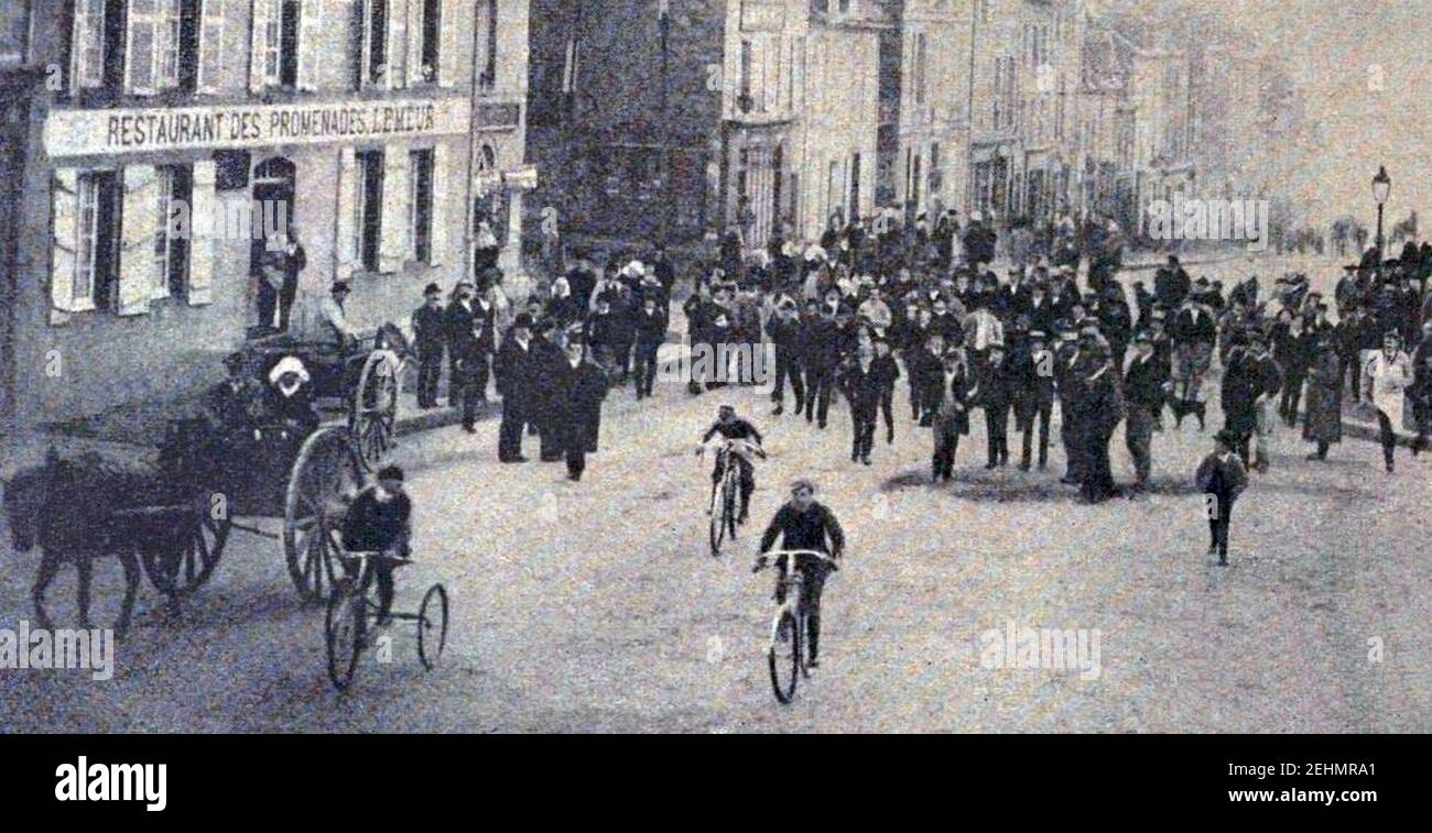 Paris-Brest-Paris 1891, la passage de Terront (centre bas) à Saint ...