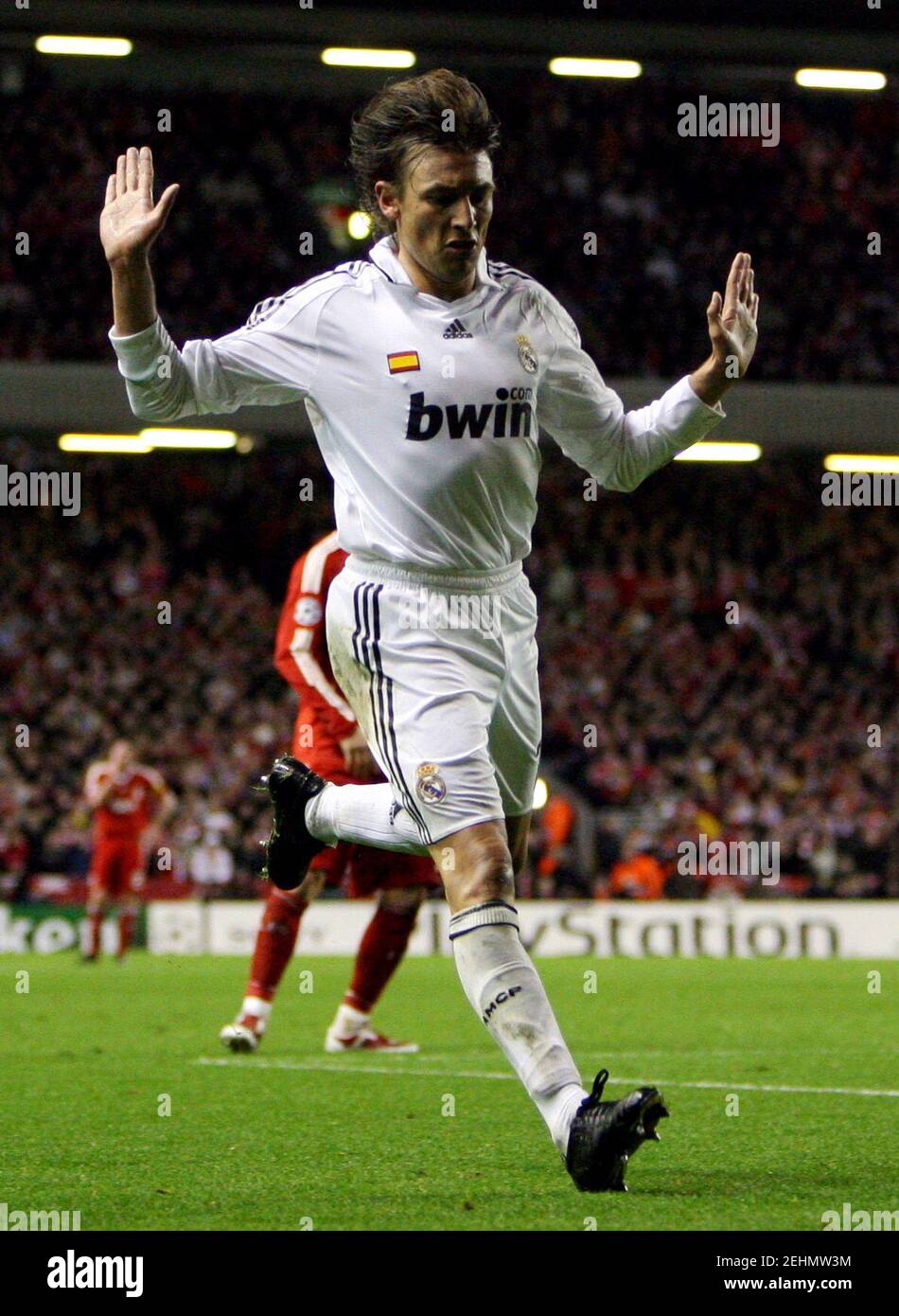 Gabriel heinze liverpool hi-res stock photography and images - Alamy