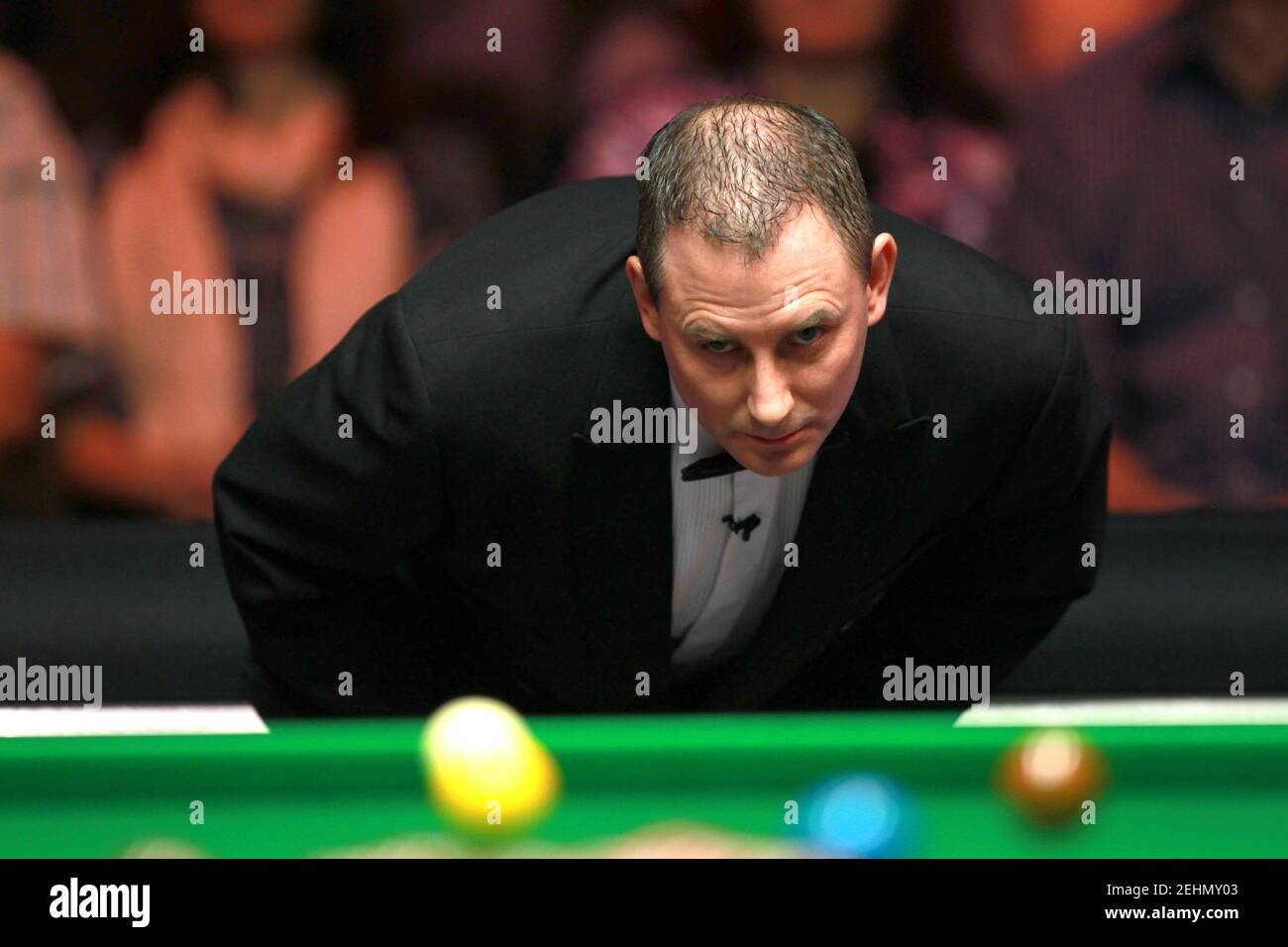 Sport snooker action referee hi-res stock photography and images - Alamy