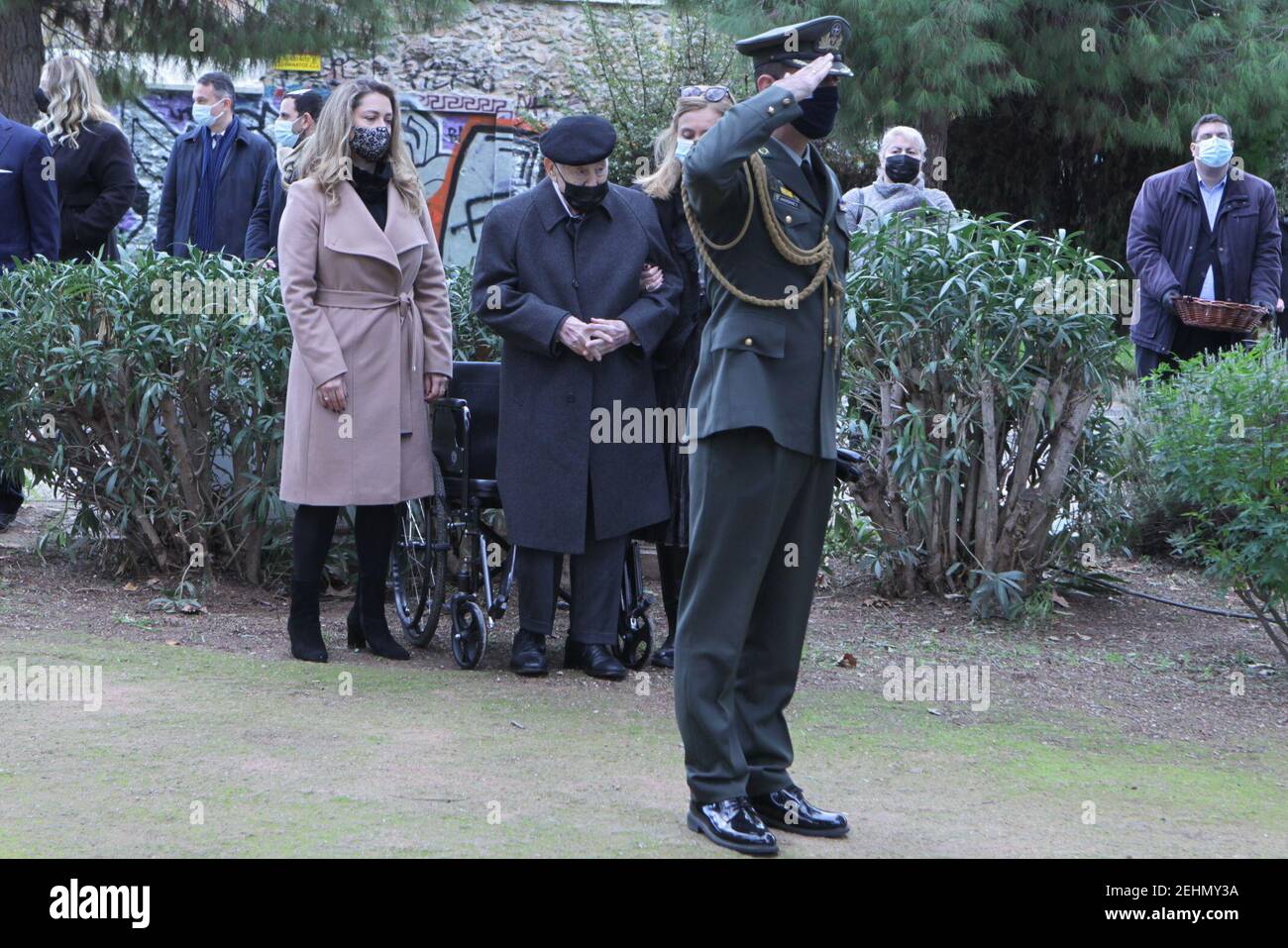 Auschwitz survivor Isaac Mizan, with armband number 182641, mourns at ...