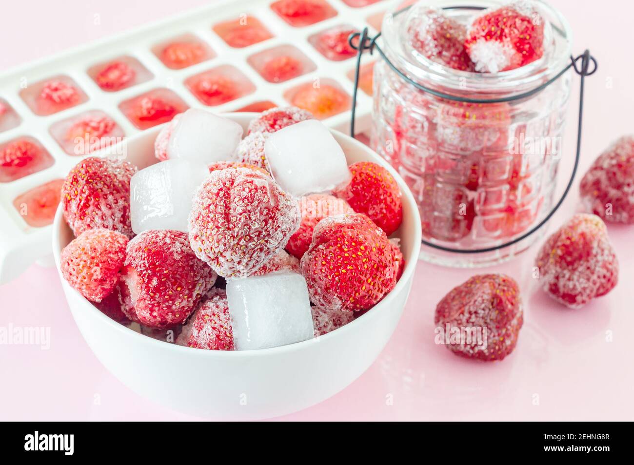 Ice cube container hi-res stock photography and images - Alamy