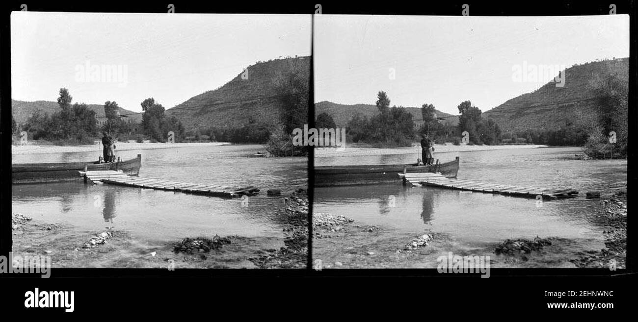 Pas de barca de Gualter sobre el Segre Stock Photo - Alamy