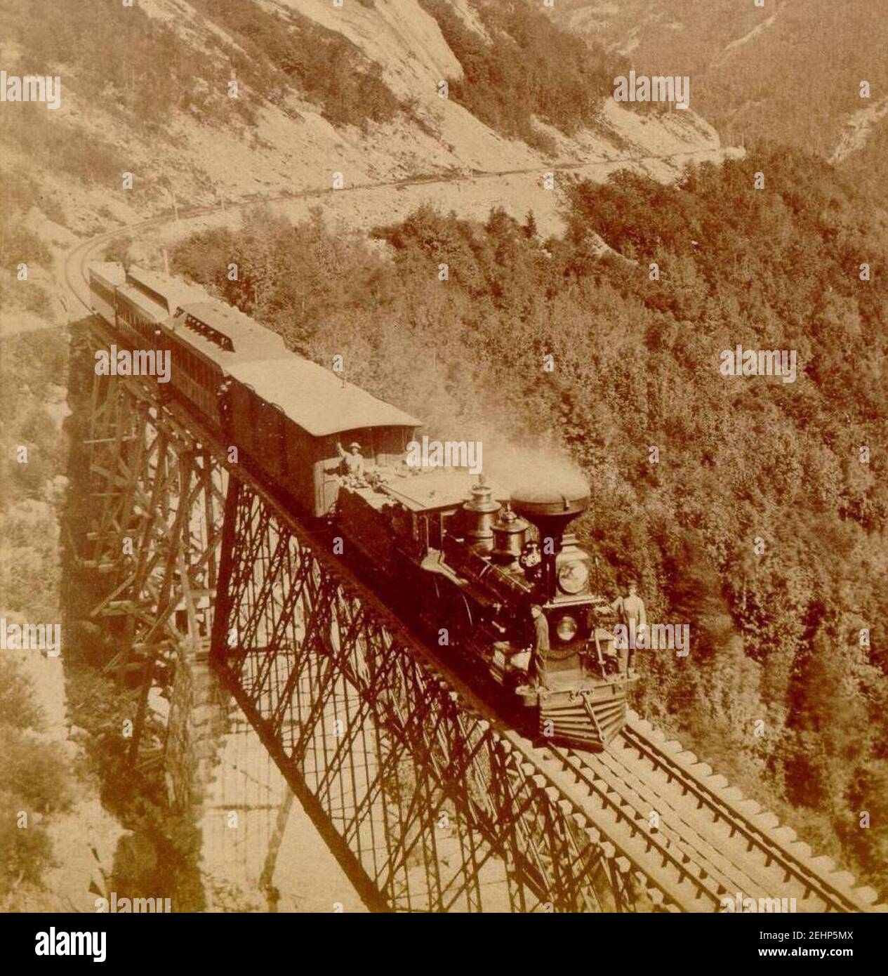 Pass of the Crawford Notch and Train Stock Photo - Alamy