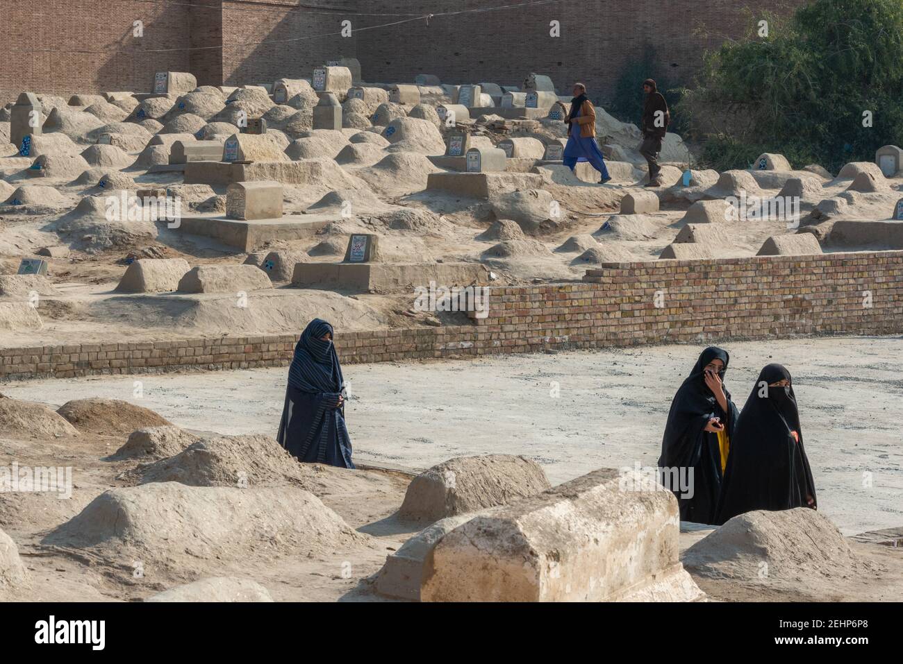 Pilgrims, Uch Sharif, Punjab, Pakistan Stock Photo - Alamy
