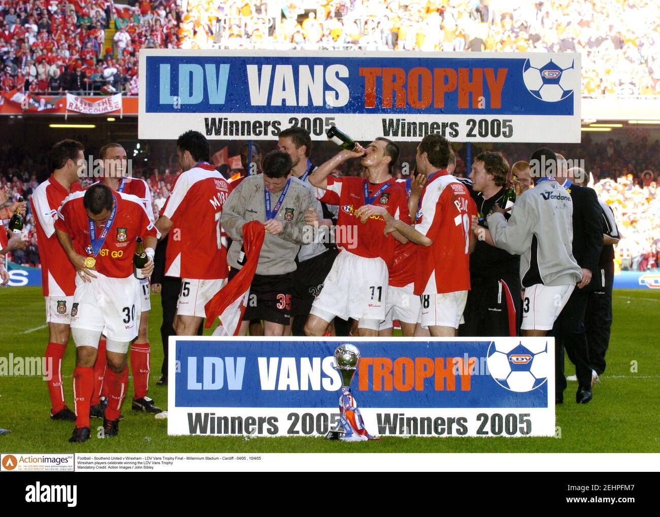Ldv vans trophy final millennium stadium hi-res stock photography and ...