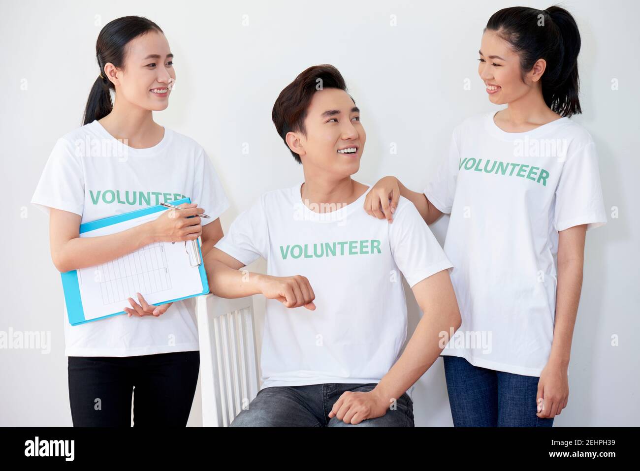 Team of young volunteers hi-res stock photography and images - Alamy