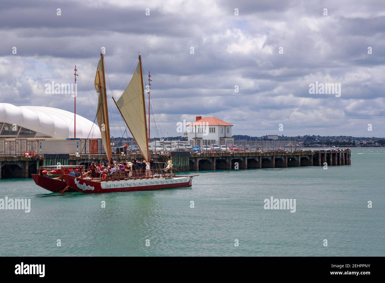 Maori waka hi-res stock photography and images - Alamy