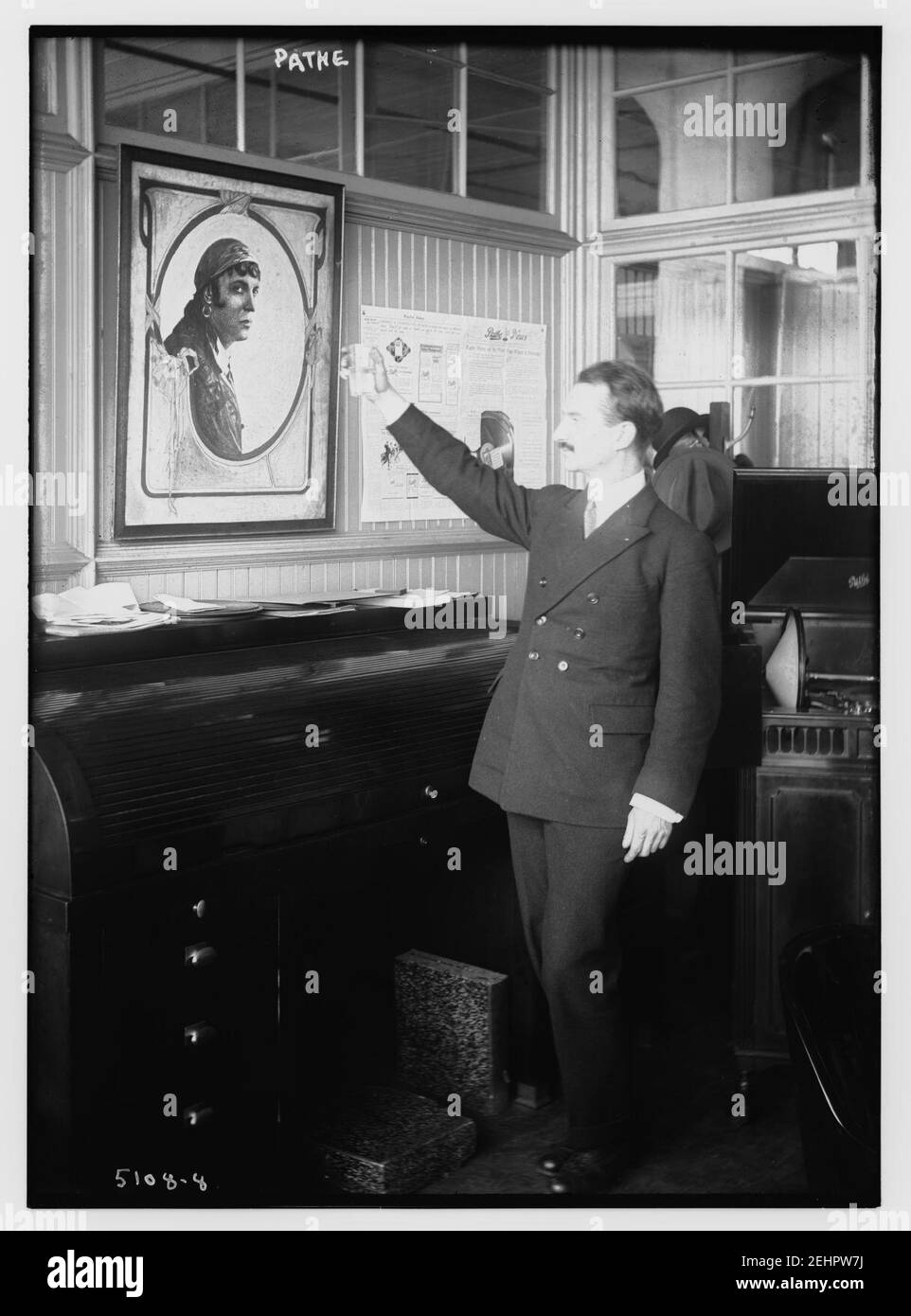 Pathe Black and White Stock Photos & Images - Alamy